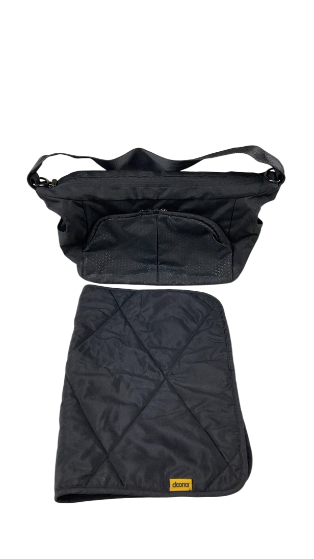 Doona Essentials Bag, Nitro black — GoodBuy Gear