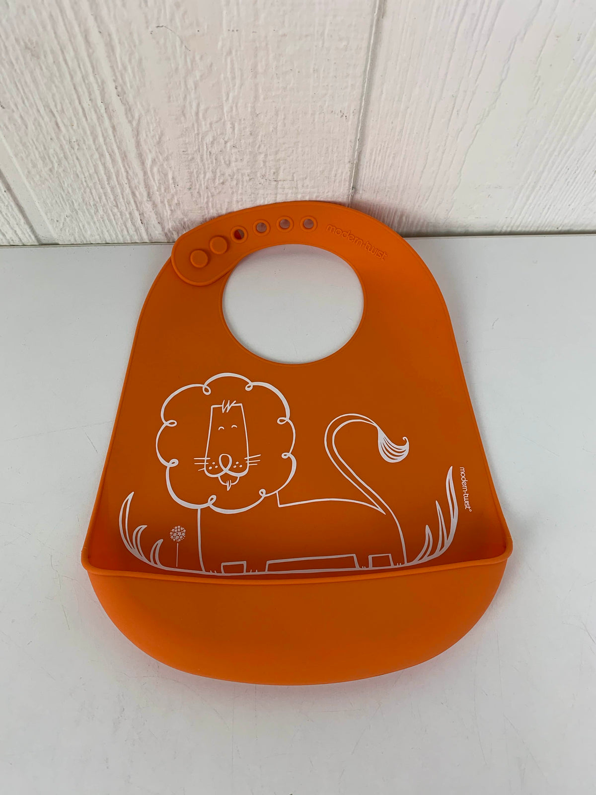 Modern-Twist Silicone Bucket Bib, Dandy Lion — GoodBuy Gear