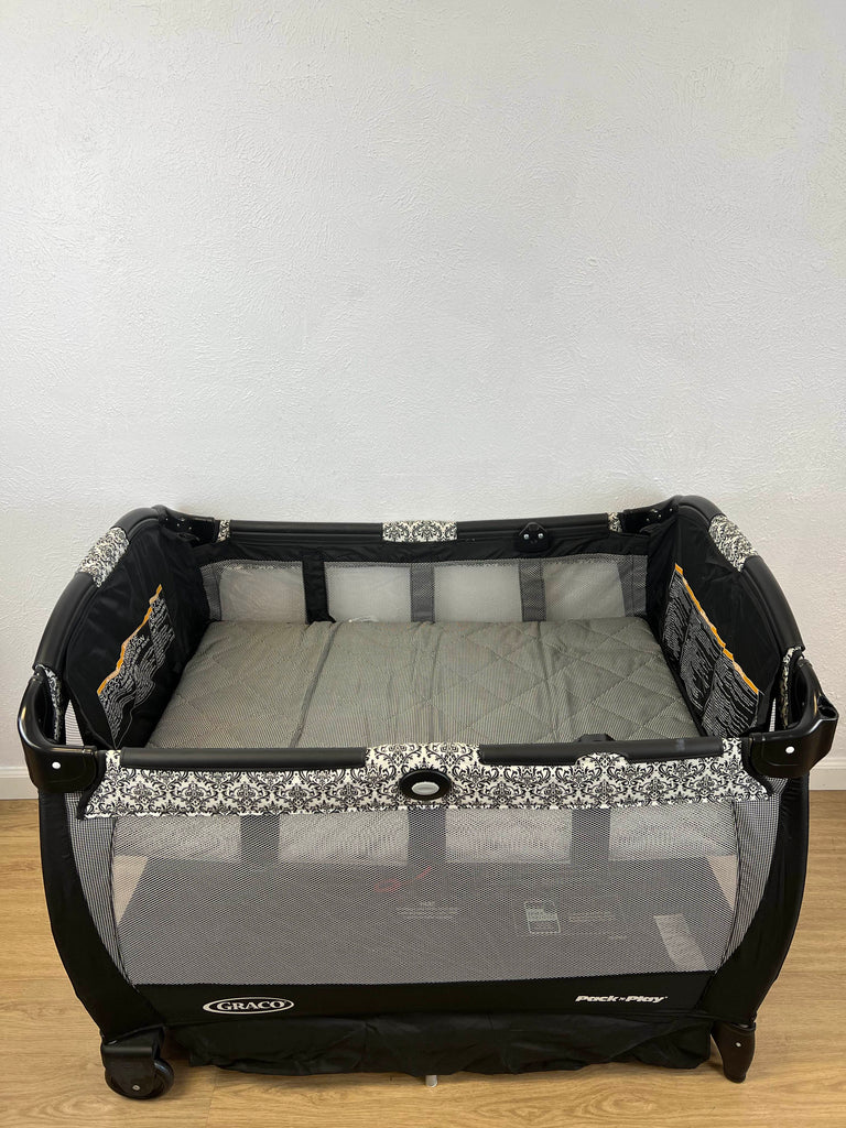 Graco Pack 'n Play Simple Solutions Portable Playard