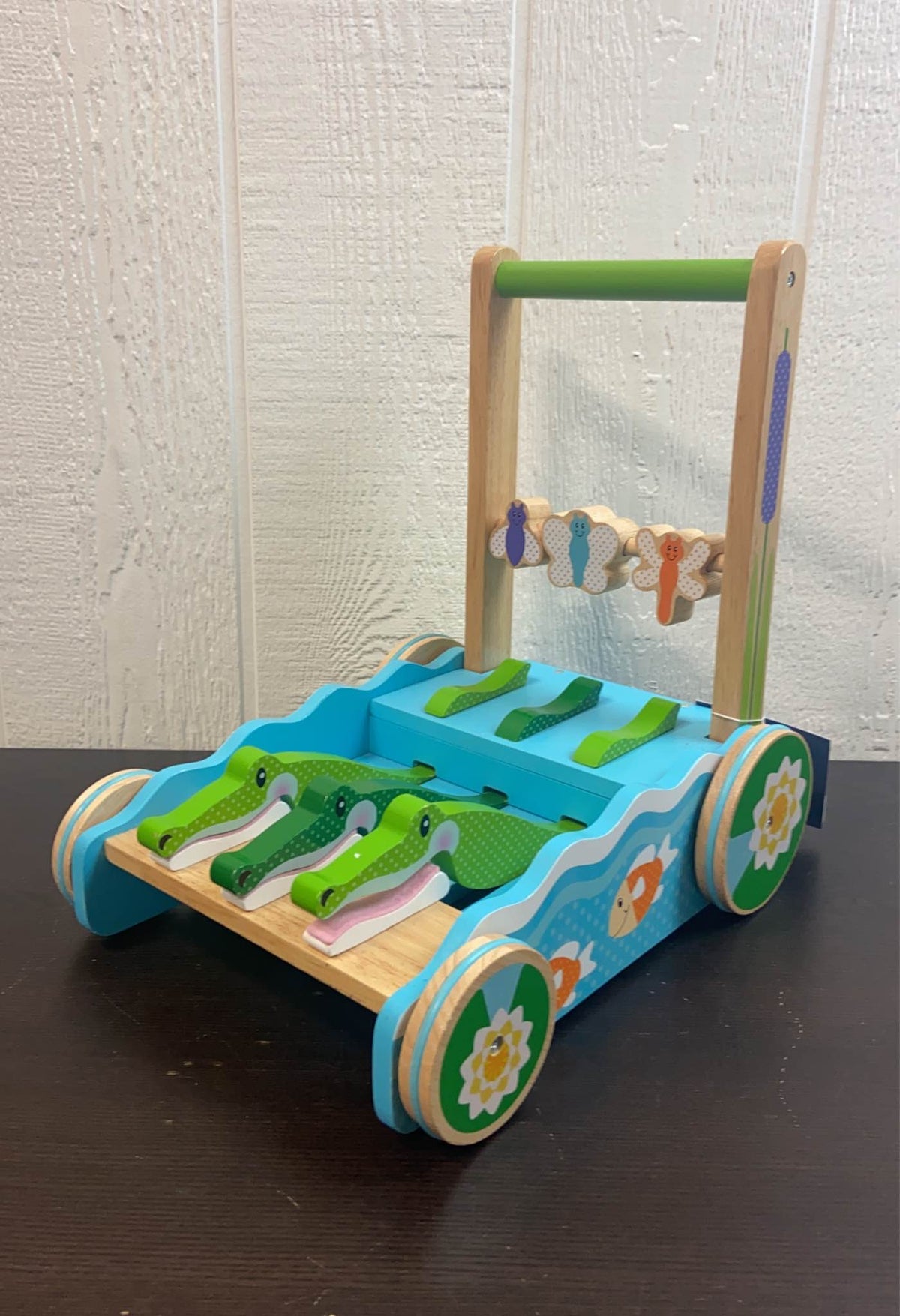 Melissa & Doug Chomp and Clack Alligator Push Toy — GoodBuy Gear