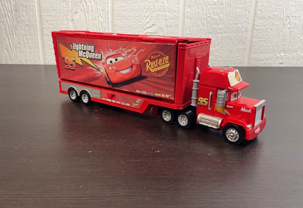 Mattel Disney Cars Mack Action Drivers Playset