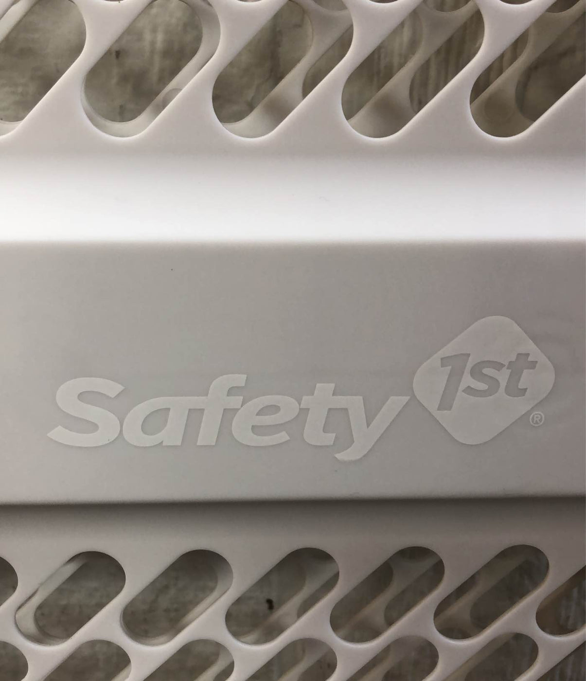 Safety 1st Pressure Mount Lift, Lock and Swing Gate — GoodBuy Gear