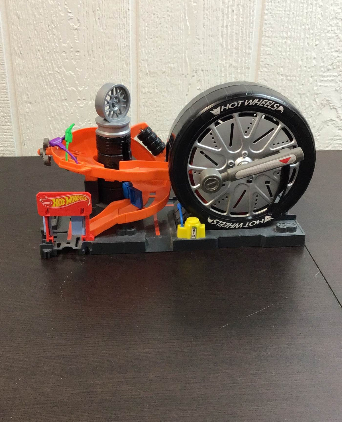 Hot Wheels City Super Spin Tire Shop — GoodBuy Gear
