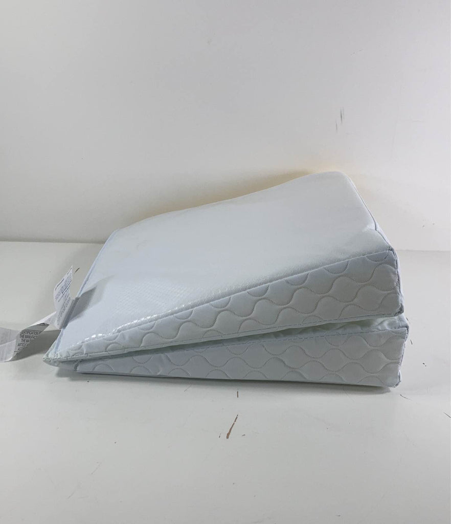 Hiccapop Universal Safe Lift Crib Wedge