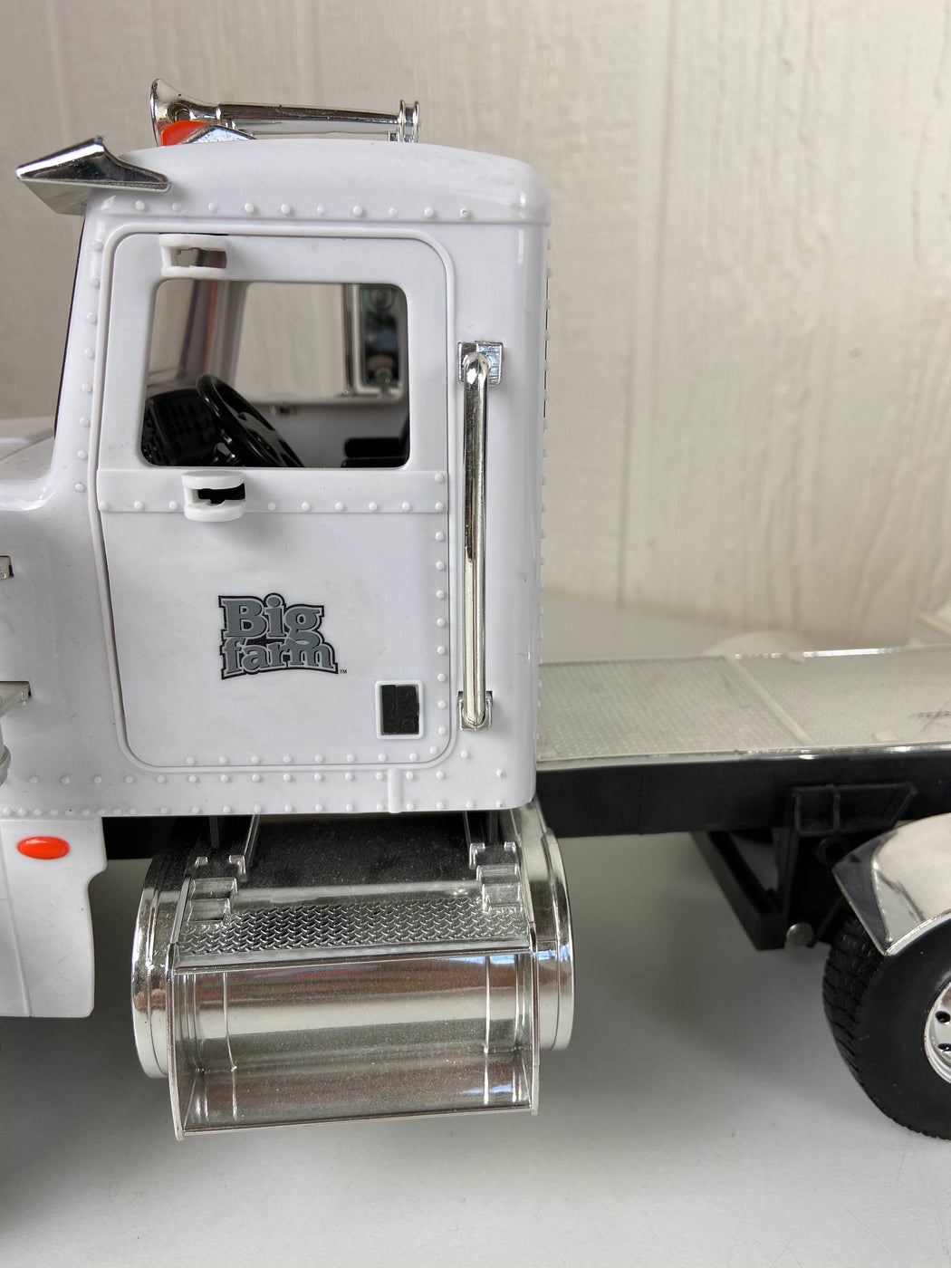 ERTL Big Farm Peterbilt With Farm Trailer — GoodBuy Gear