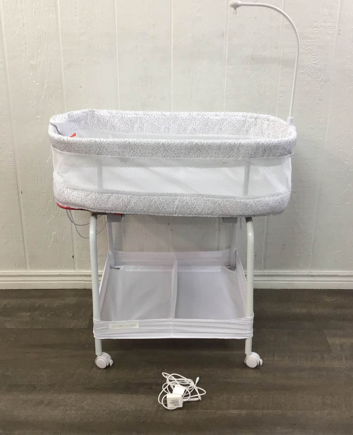 Delta Children SmartSleep Auto-Glide Bassinet — GoodBuy Gear