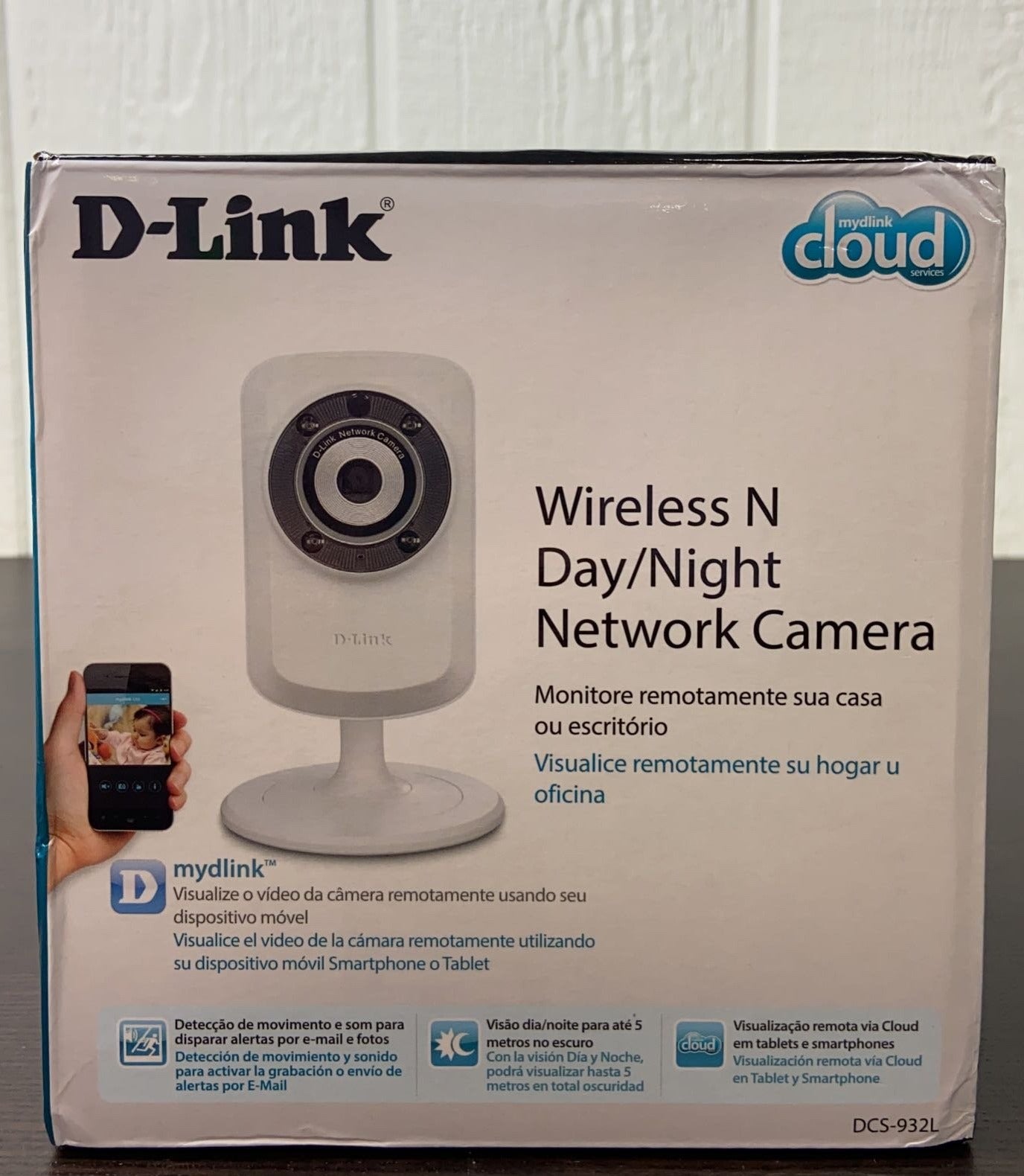 D-Link Day & Night Wi-Fi Camera