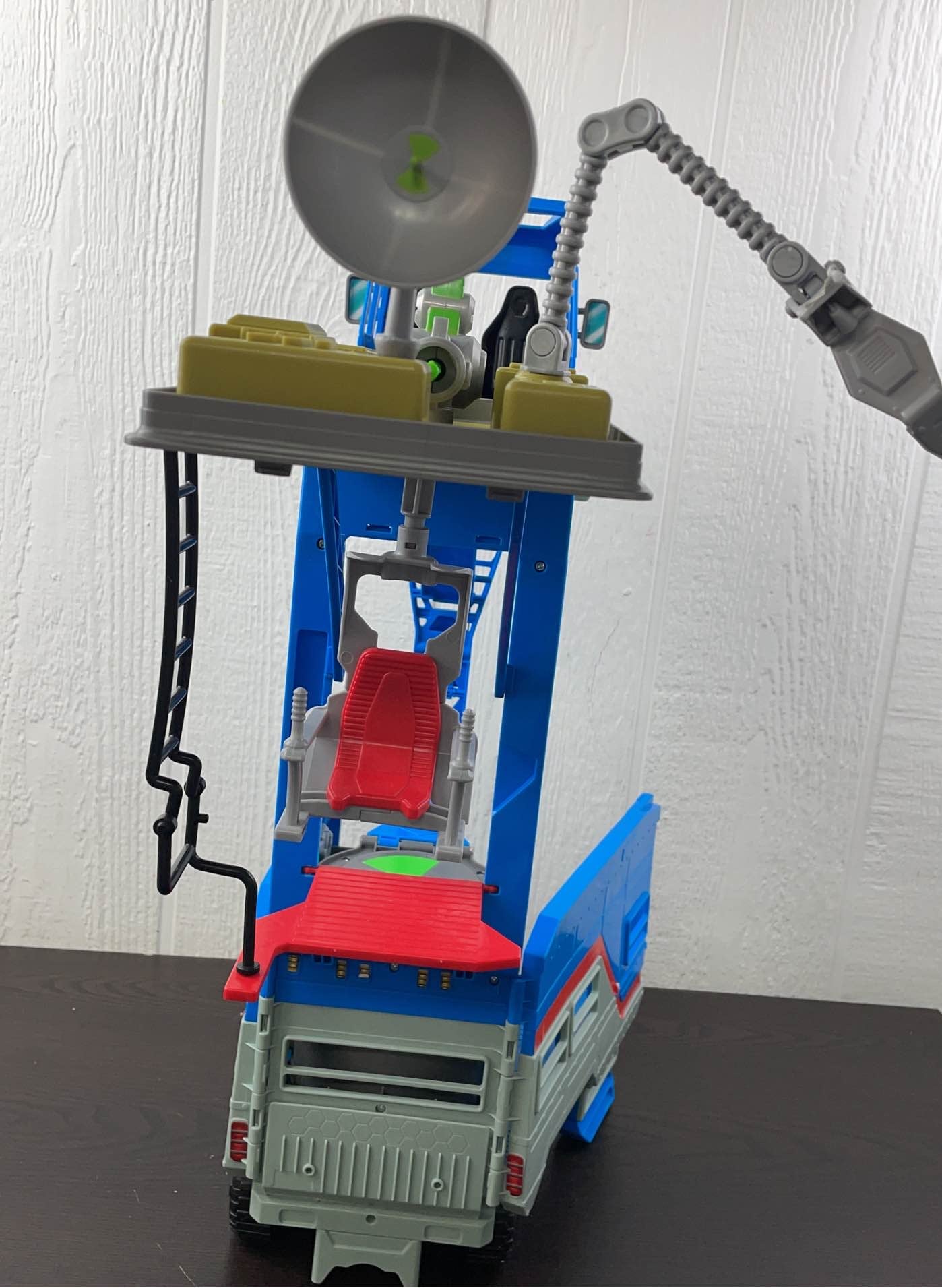 Ben 10 Rustbucket Deluxe Transforming Alien Playset — GoodBuy Gear