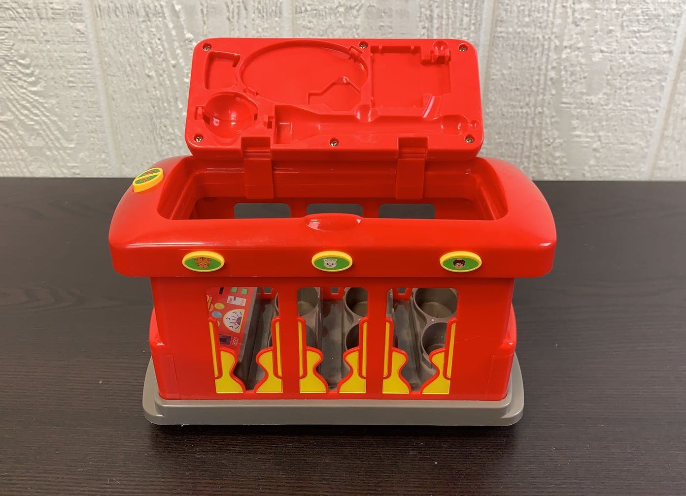 Daniel Tiger Deluxe Electronic Trolley With Extra Figurines — GoodBuy Gear