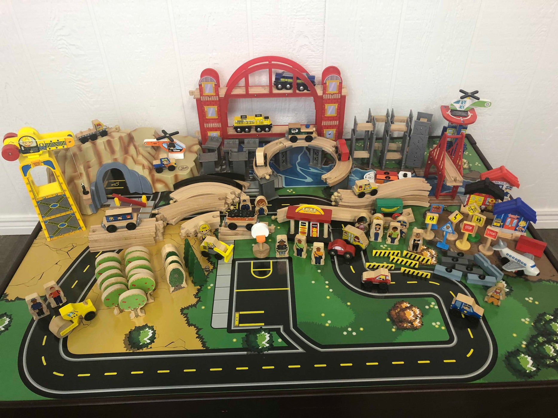 KidKraft Metropolis Train Table and Set — GoodBuy Gear