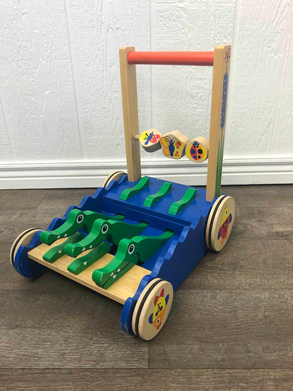 Melissa & Doug Chomp and Clack Alligator Push Toy — GoodBuy Gear