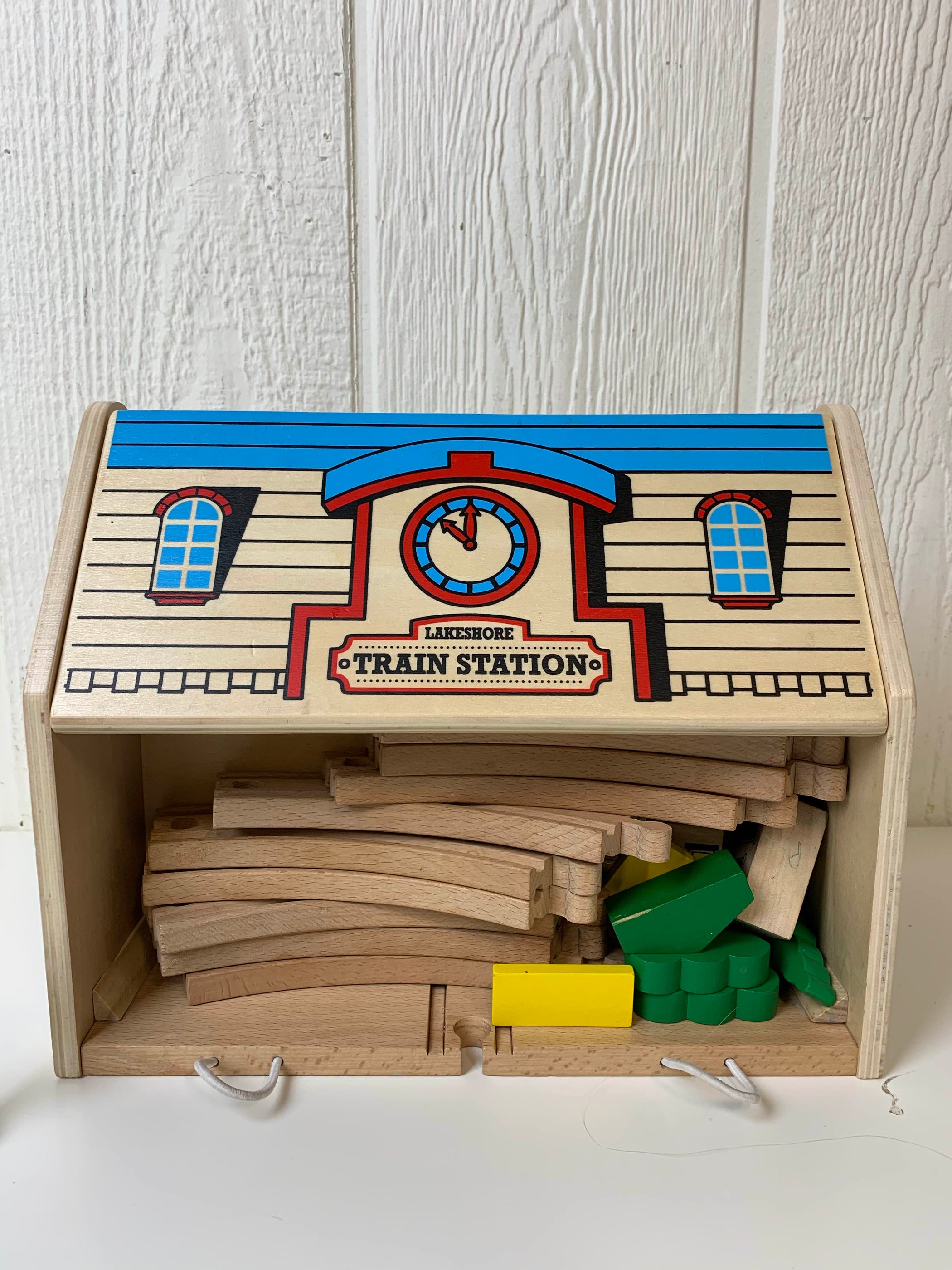 Lakeshore Take Along Train Station — GoodBuy Gear