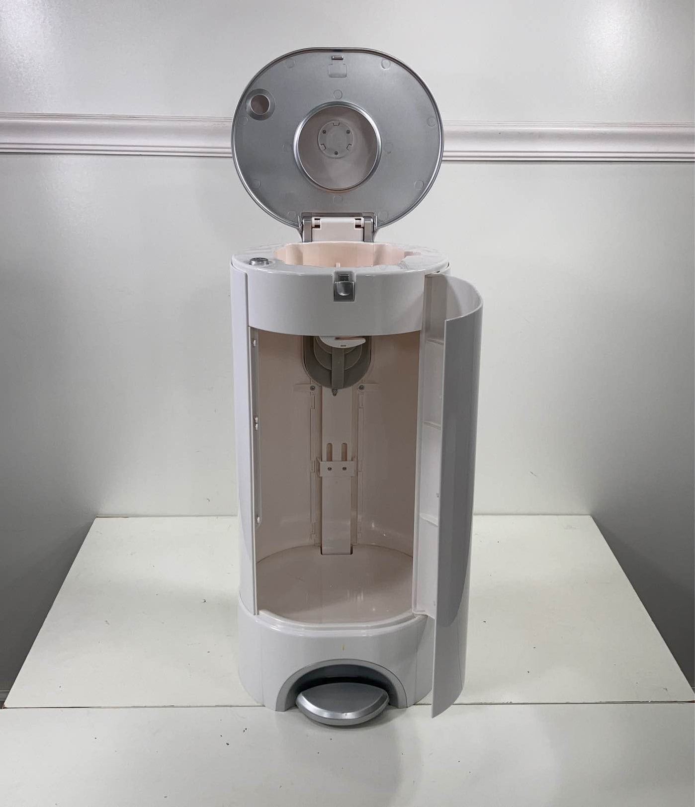 Munchkin Step Diaper Pail — GoodBuy Gear