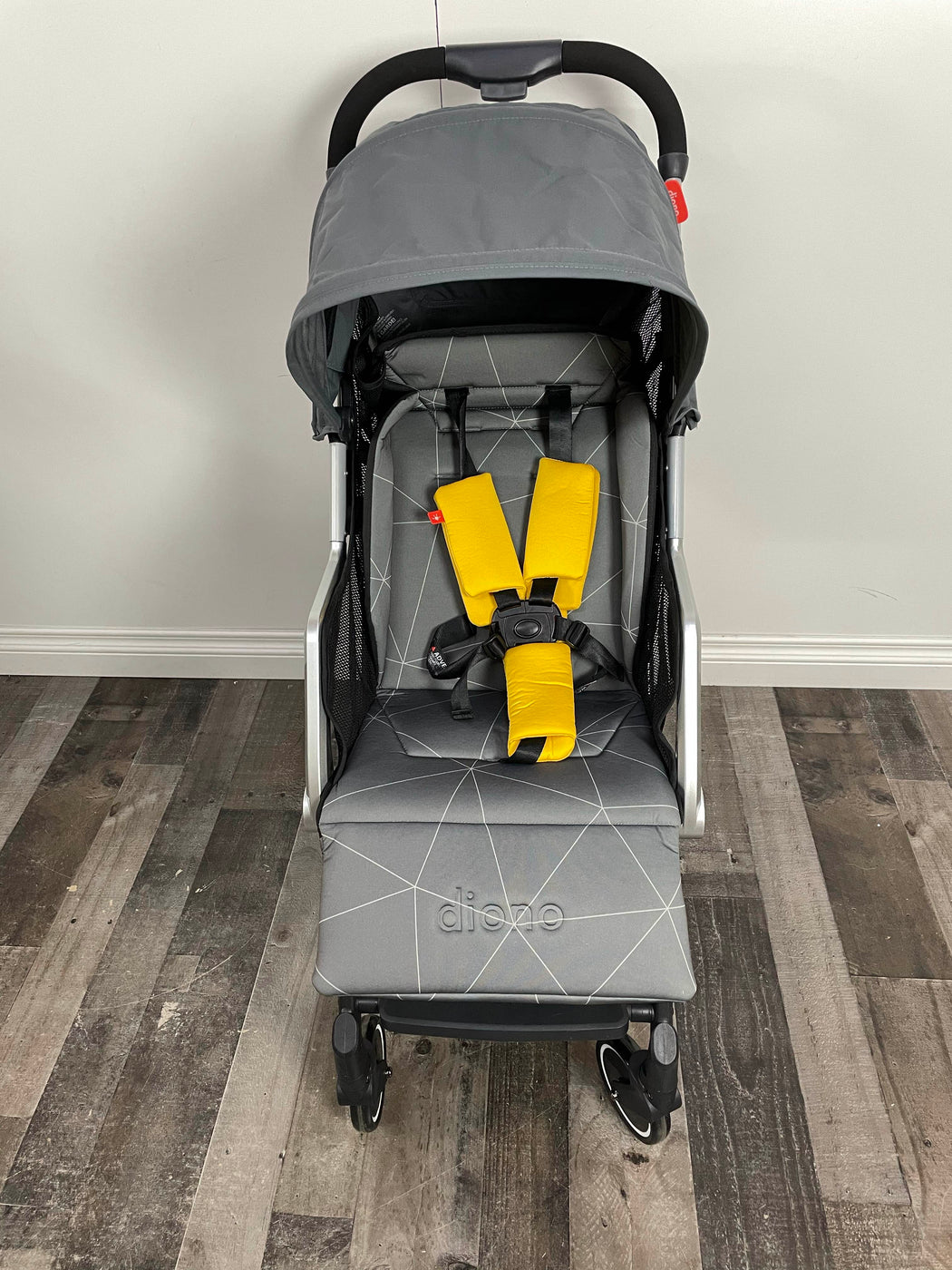 Diono Traverze Travel Stroller, 2018, Grey Linear — GoodBuy Gear