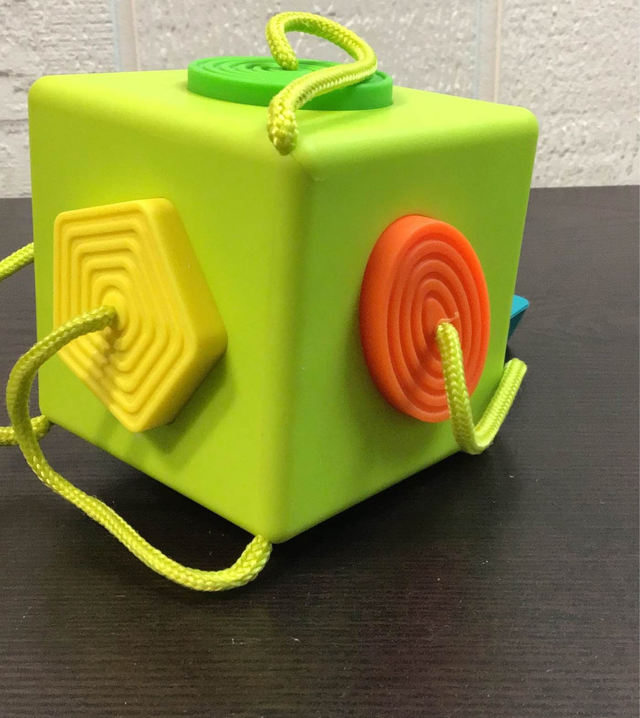 Fat Brain Toys Oombee Cube