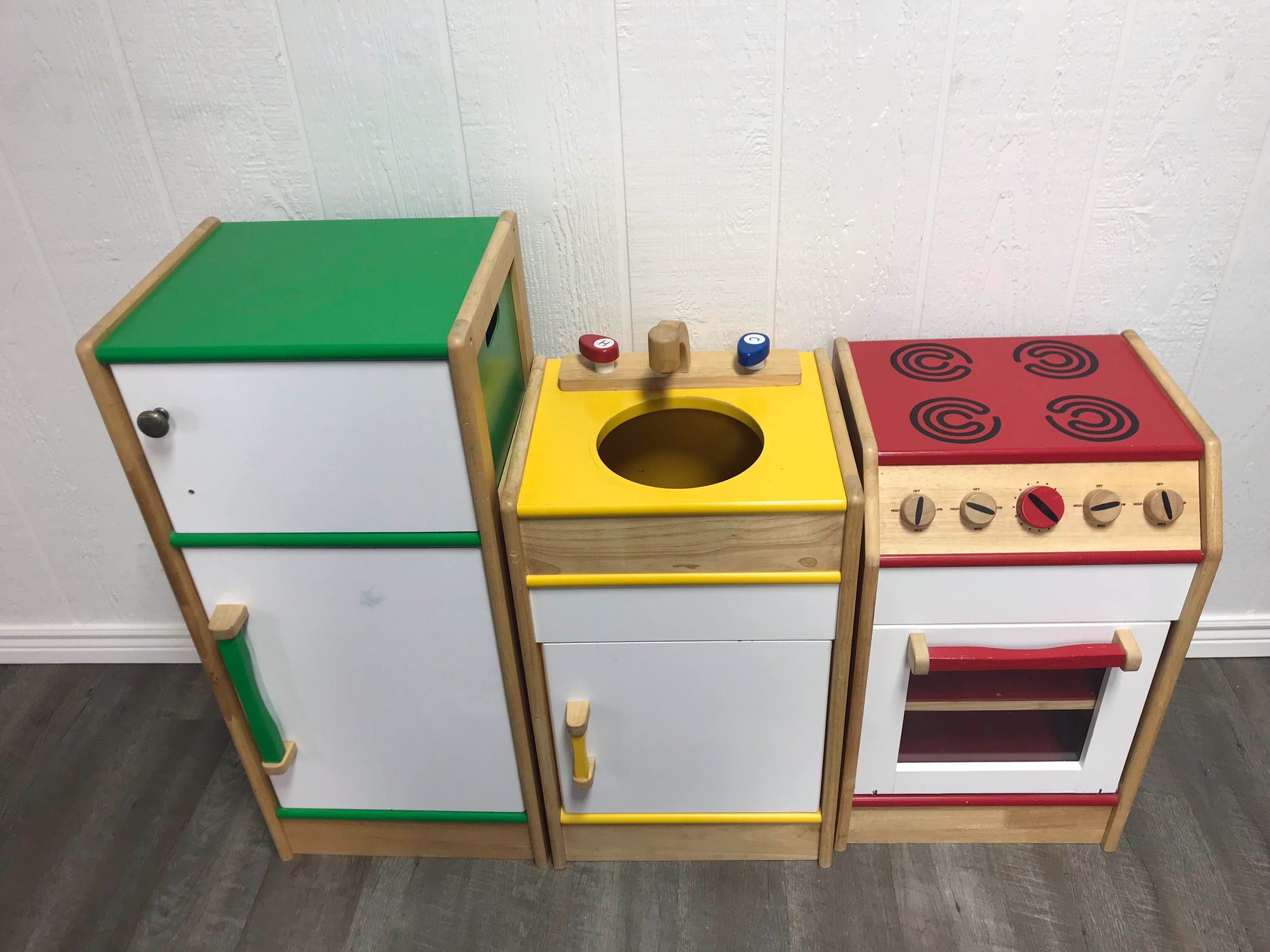 Lakeshore Pretend & Play Hardwood Kitchen Set — GoodBuy Gear