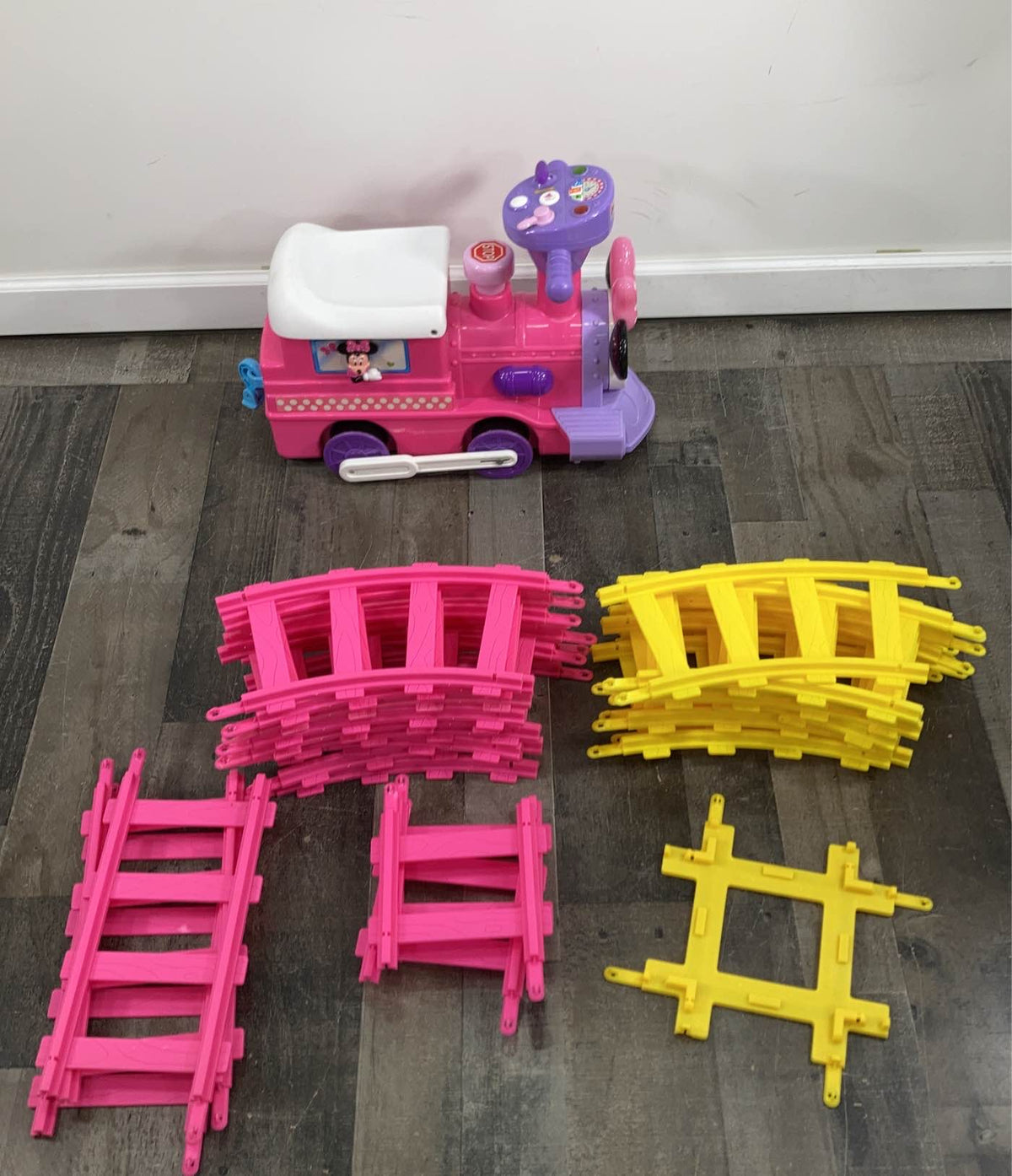 Disney Minnie Mouse 6-Volt Powered Train with Tracks and Caboose ...
