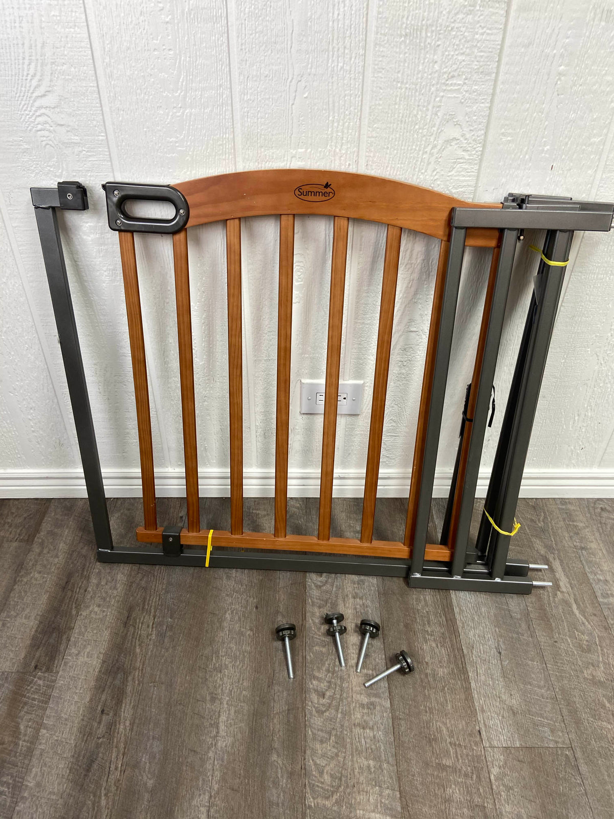HomeSafe by Summer Infant Wood and Metal Gate — GoodBuy Gear