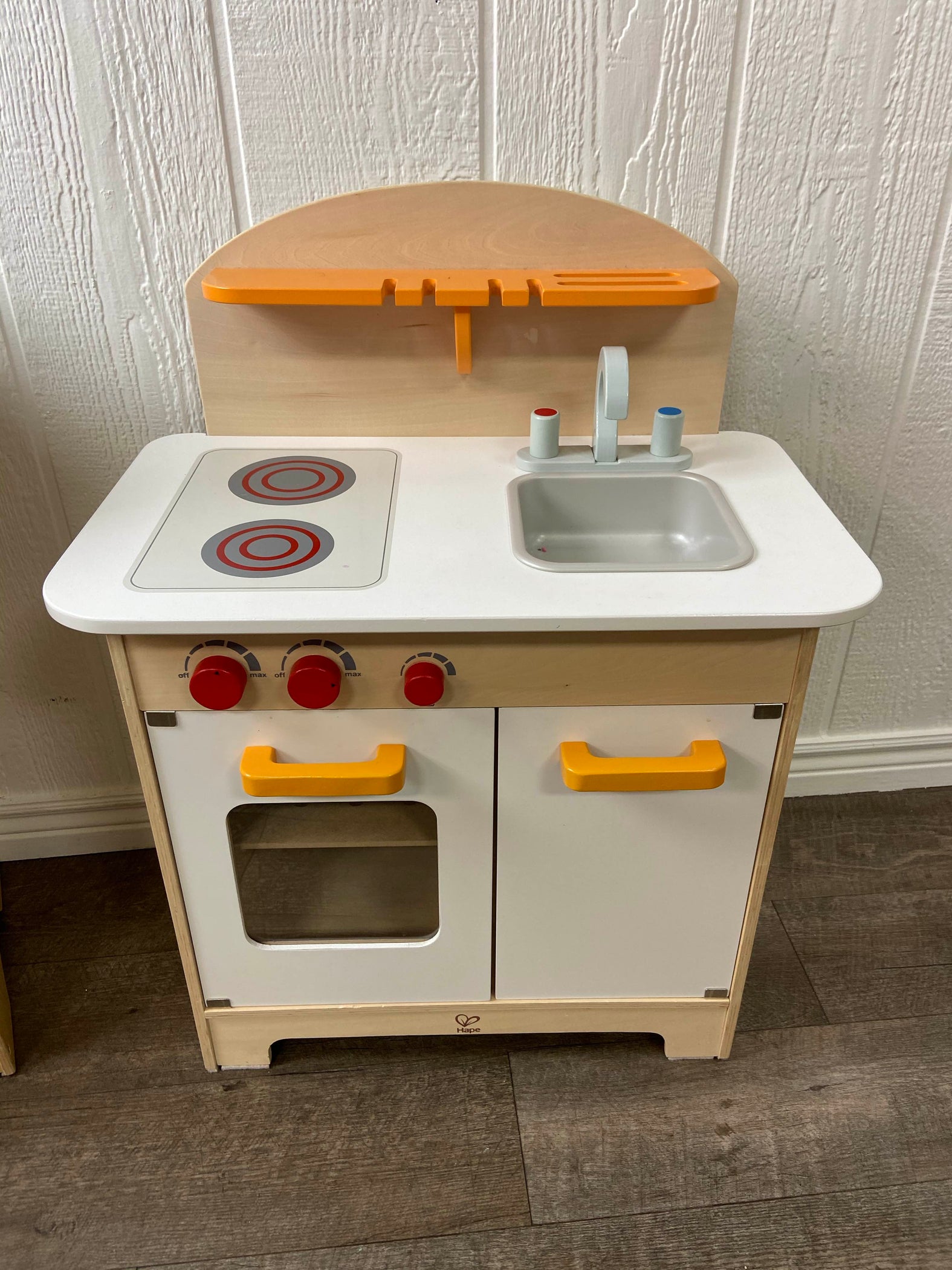 Hape Wooden Play Gourmet Kitchen w/ Oven, Stovetop, Sink + Cabinet Sty ...