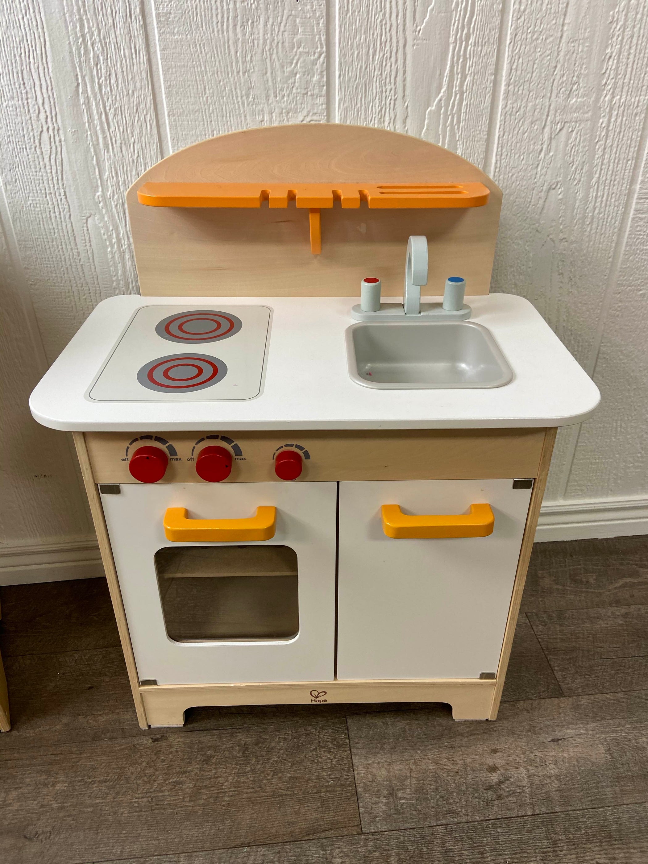 Hape Wooden Play Gourmet Kitchen w/ Oven, Stovetop, Sink + Cabinet Sty ...