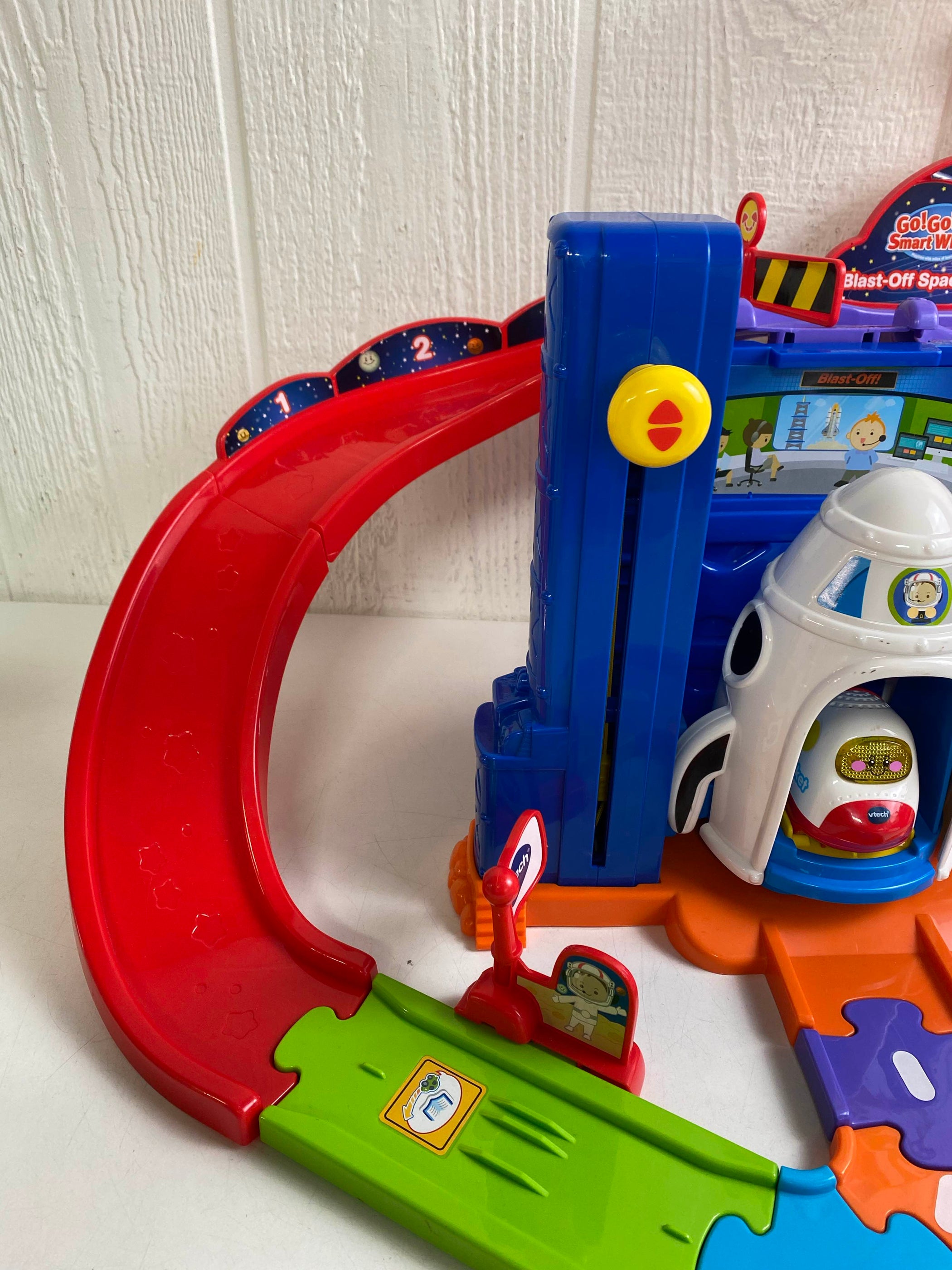 VTech Go! Go! Smart Wheels Blast-Off Space Station — GoodBuy Gear