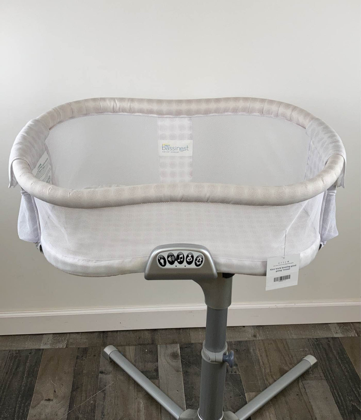 Halo BassiNest Swivel Sleeper, Premiere Series — GoodBuy Gear