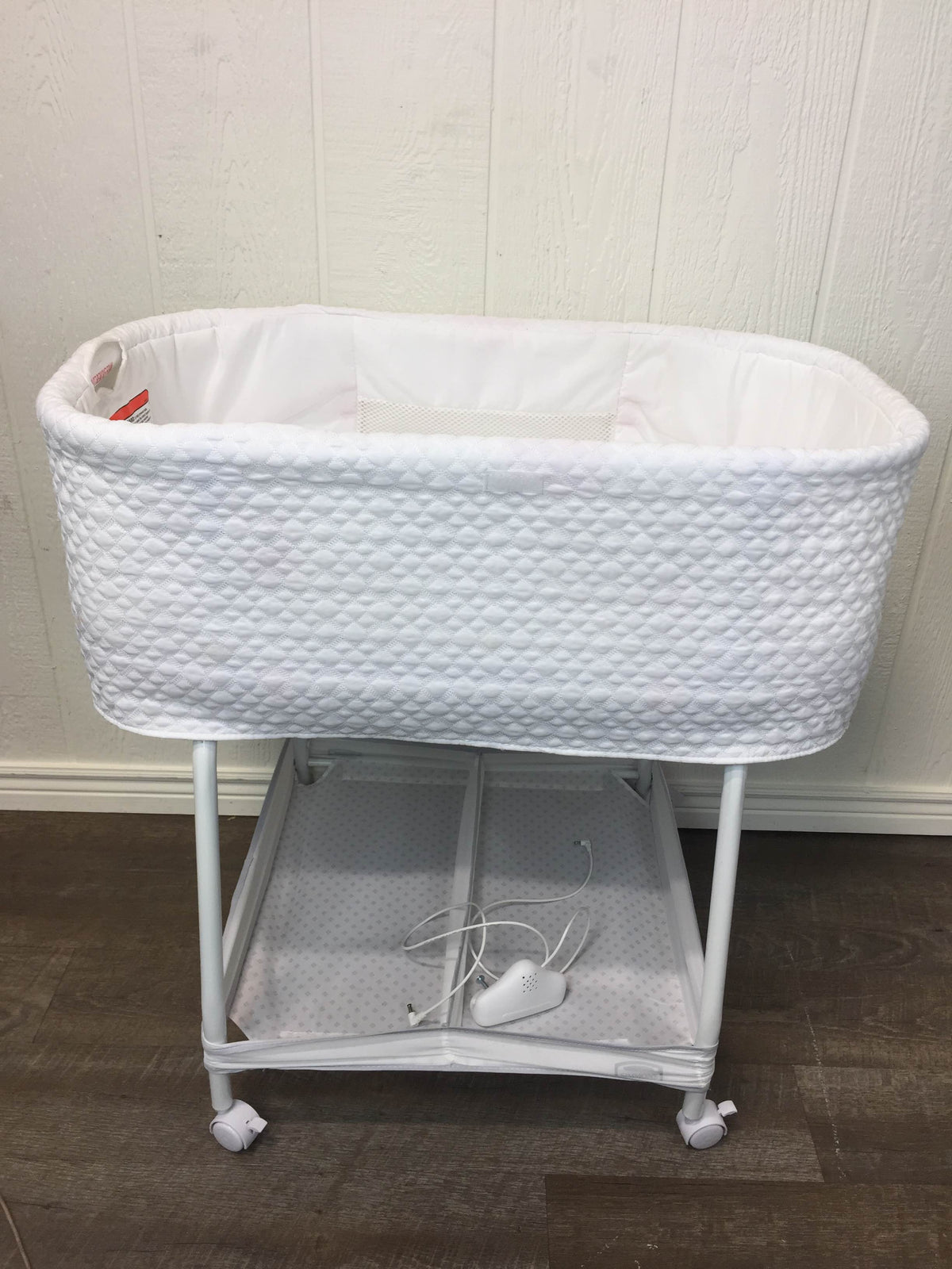 Simmons Kids Silent Auto Gliding Elite Bassinet — GoodBuy Gear