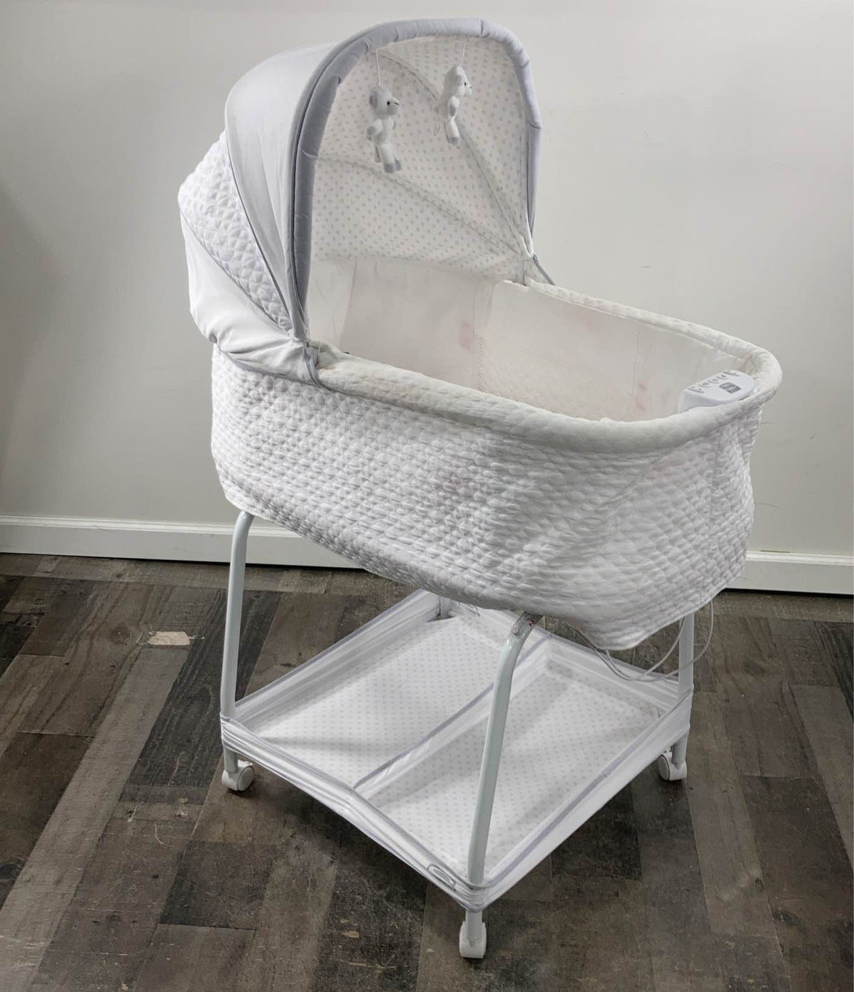 Simmons Kids Silent Auto Gliding Elite Bassinet — GoodBuy Gear