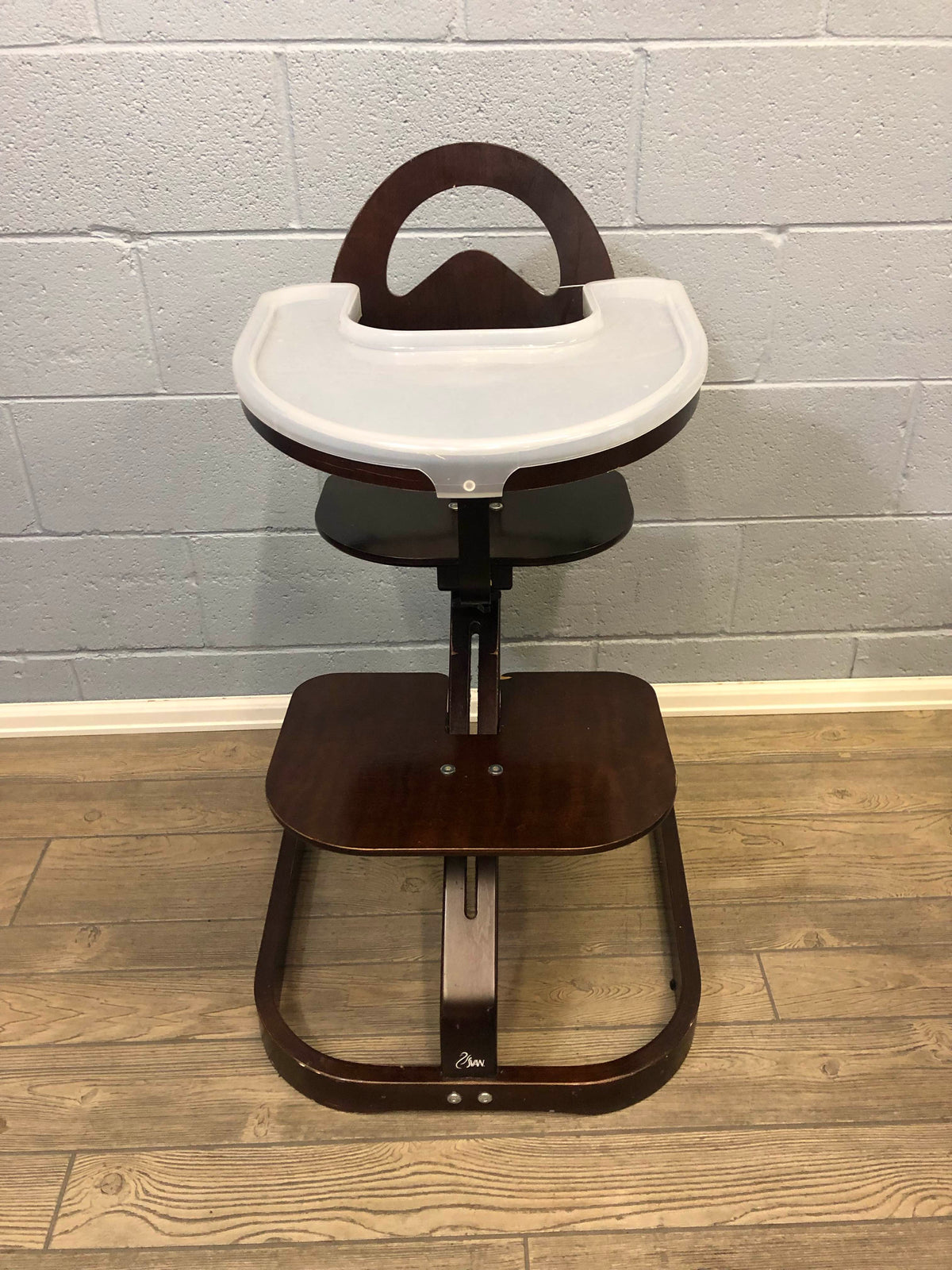 Svan High Chair — GoodBuy Gear