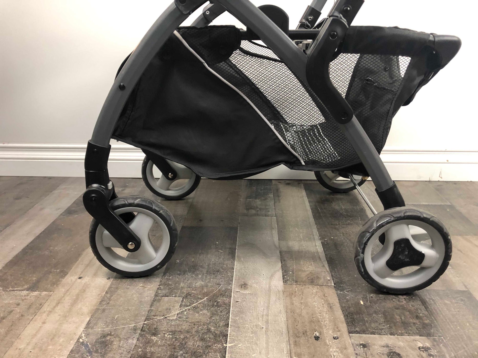 Graco SnugRider Elite Infant Car Seat Frame Stroller, 2017 — GoodBuy Gear