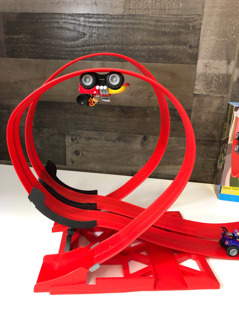 Disney Mickey Mouse Deluxe Racetrack - Mickey and the Roadster Racers