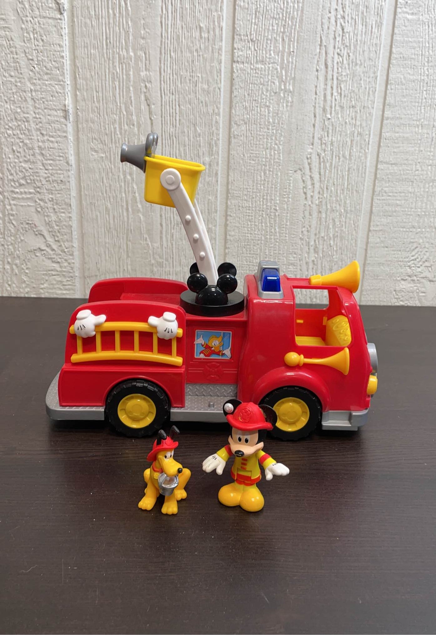 Disney Junior Mickey Mouse Fire Truck — GoodBuy Gear