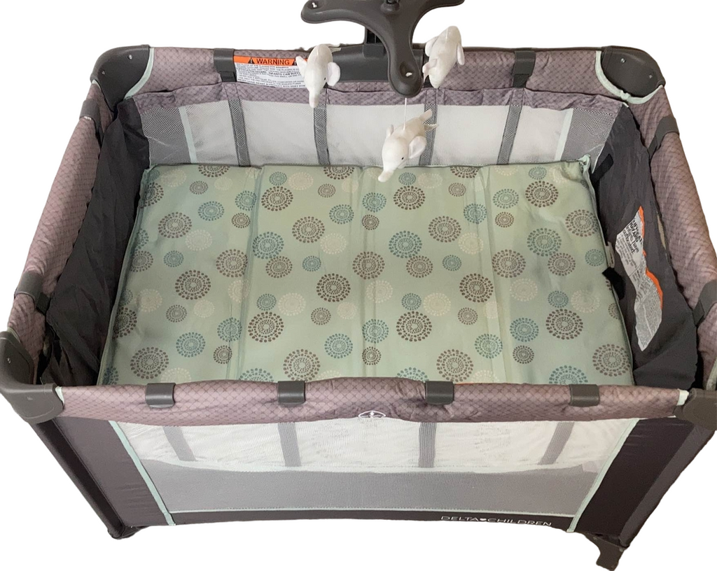 Delta Children LX Deluxe Portable Baby Play Yard With Removable Bassin