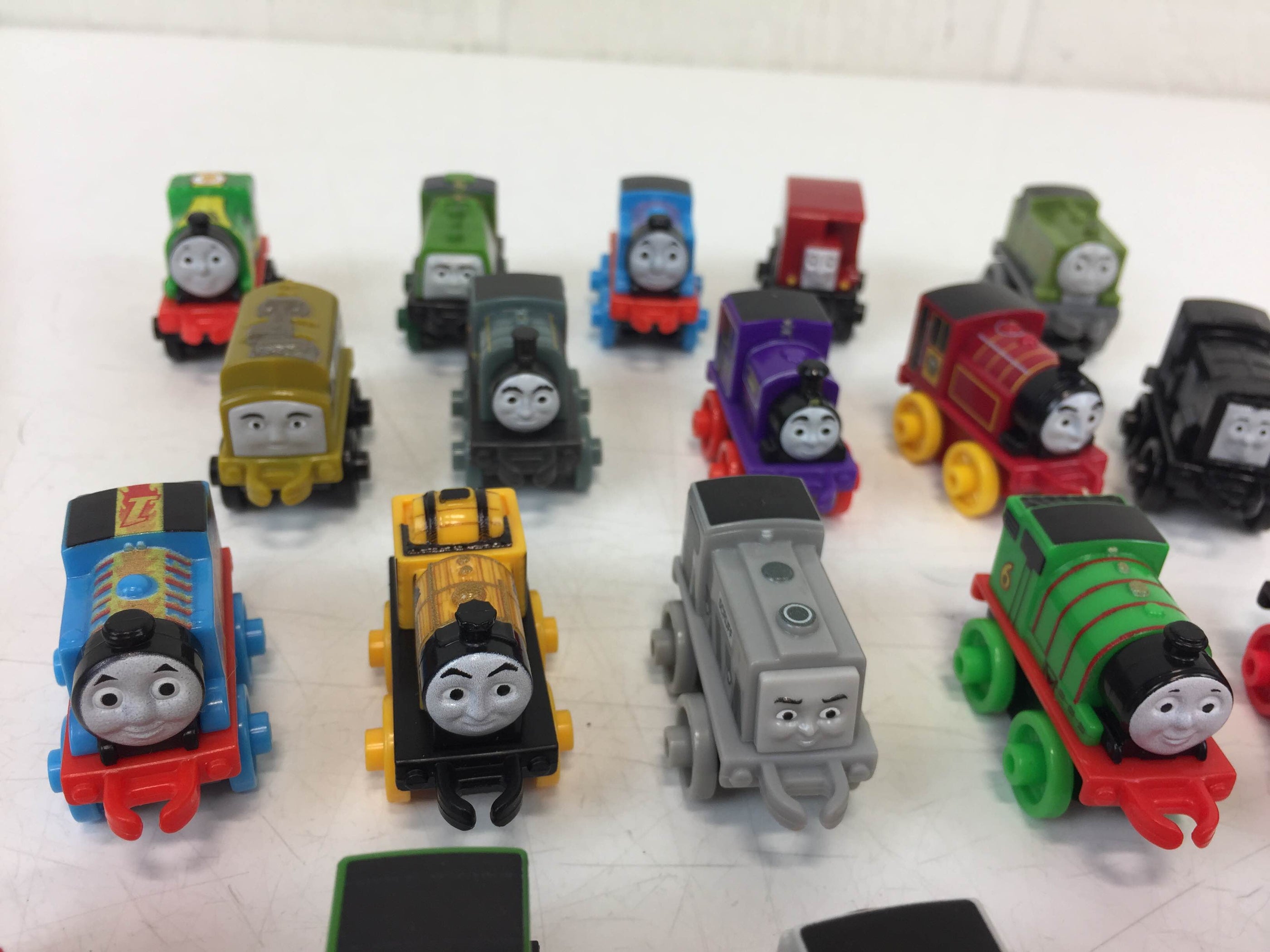 BUNDLE Thomas Mini Set, 20 Trains — GoodBuy Gear