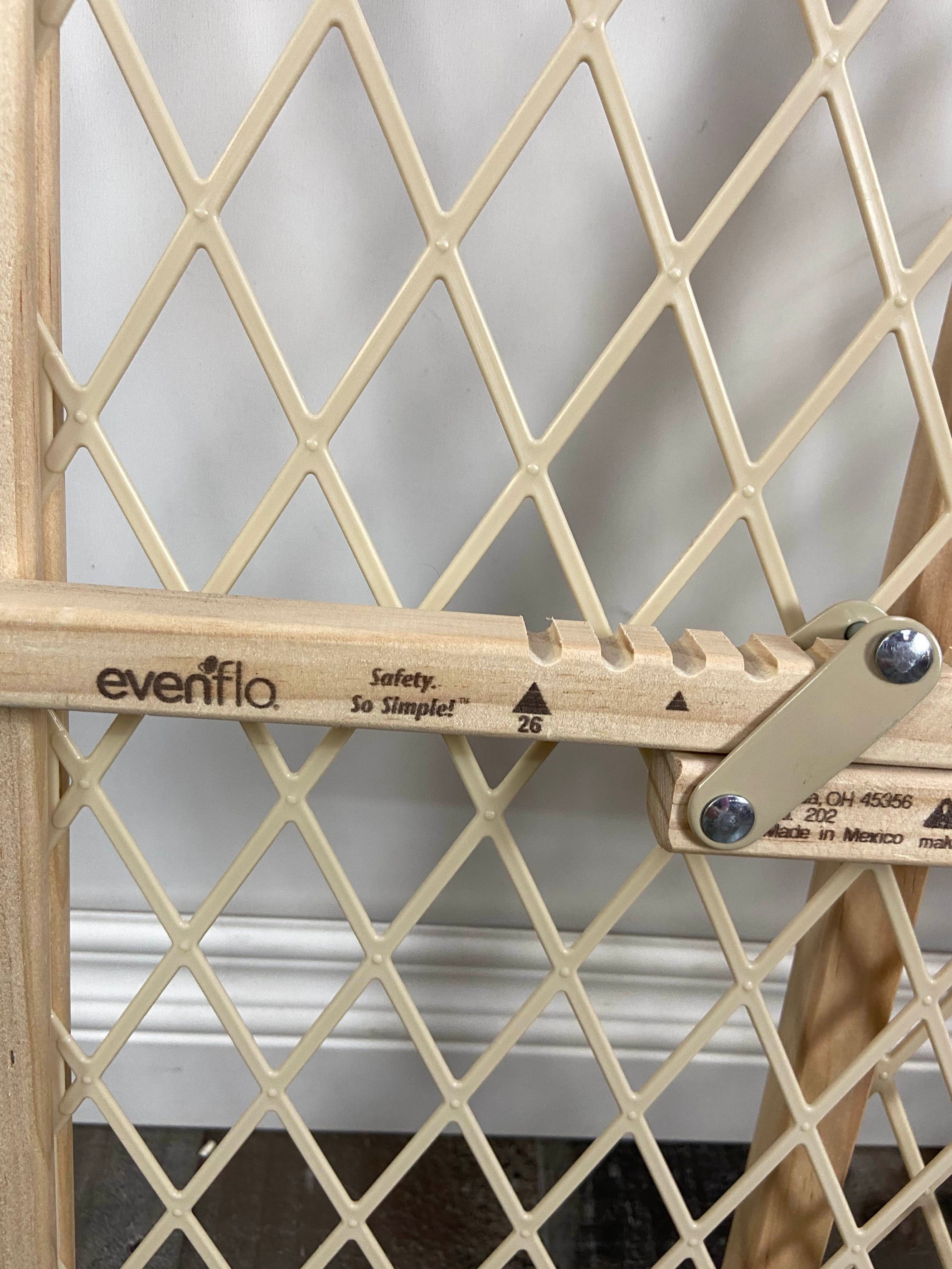 Evenflo Position & Lock Adjustable Wood Baby Gate, Natural Wood ...
