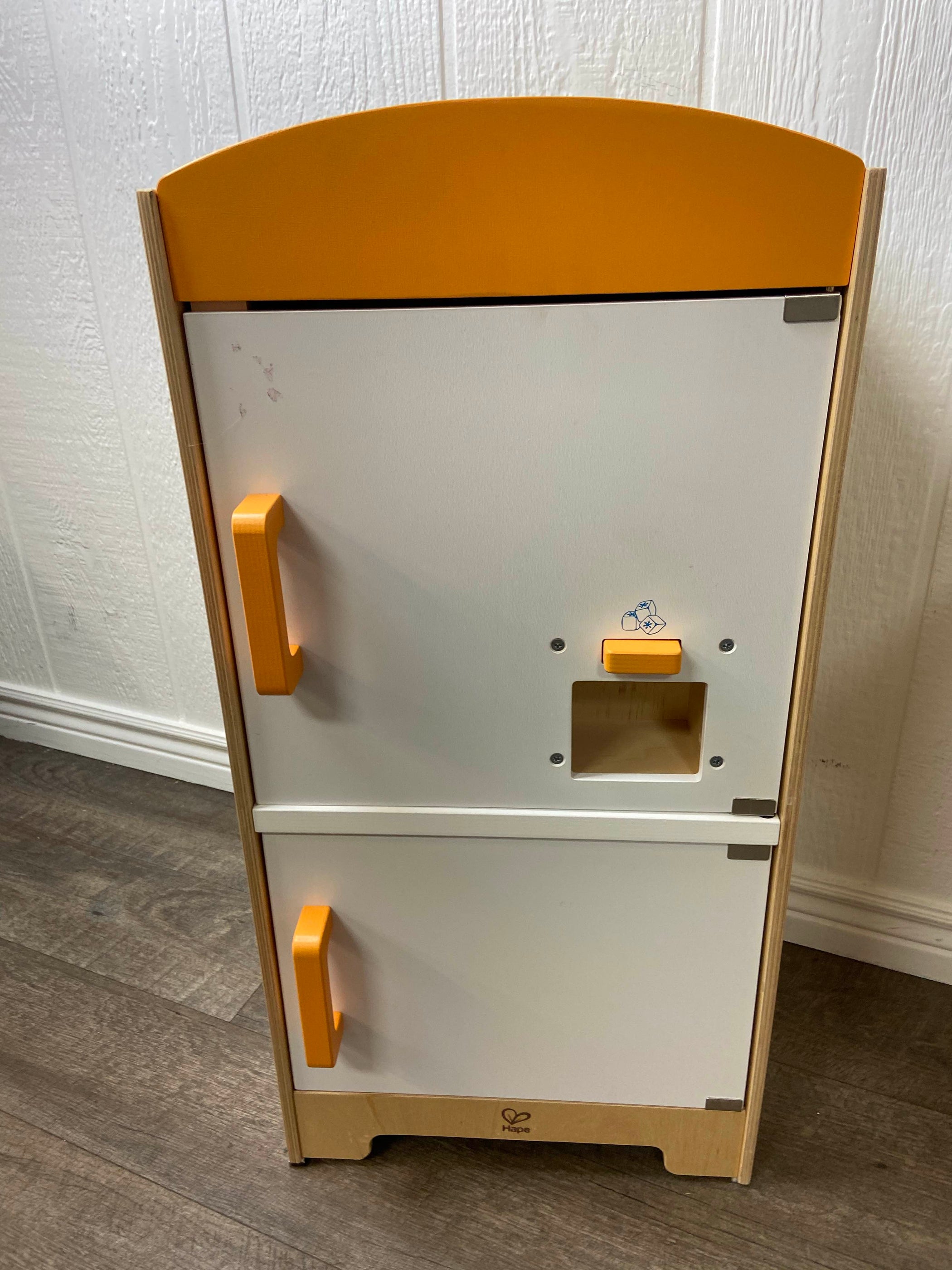 Hape Wooden Play Gourmet Kitchen w/ Oven, Stovetop, Sink + Cabinet Sty ...