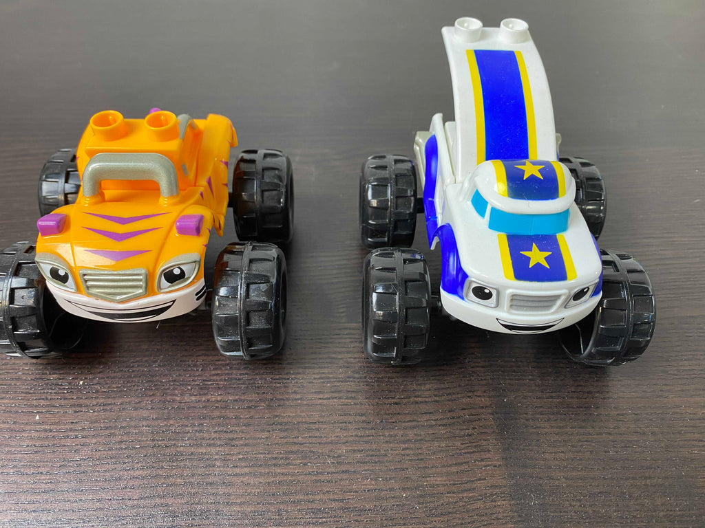 Mega Bloks Blaze and the Monster Machines Stripes Jungle Stunt Vehicle