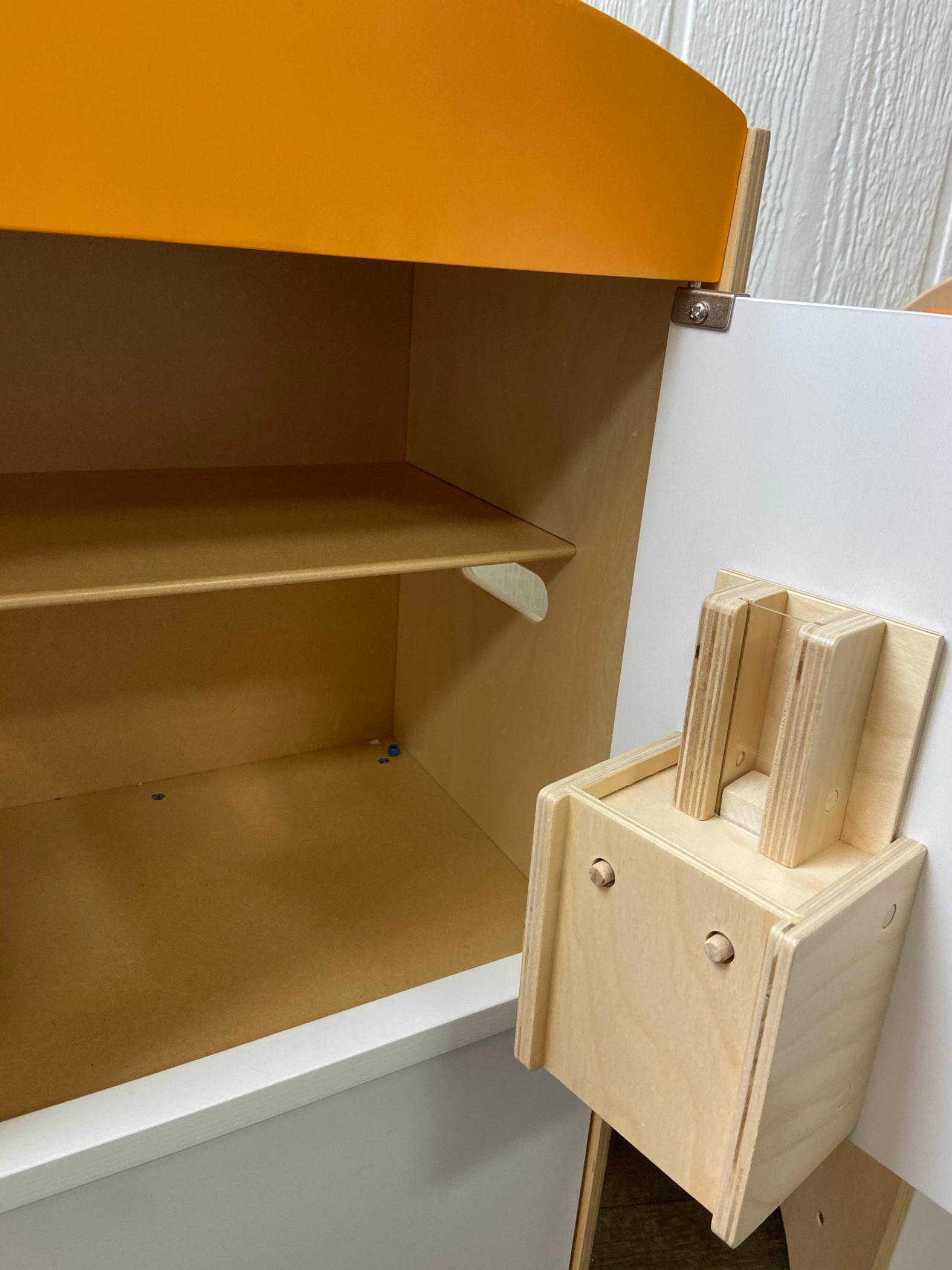 Hape Wooden Play Gourmet Kitchen w/ Oven, Stovetop, Sink + Cabinet Sty ...