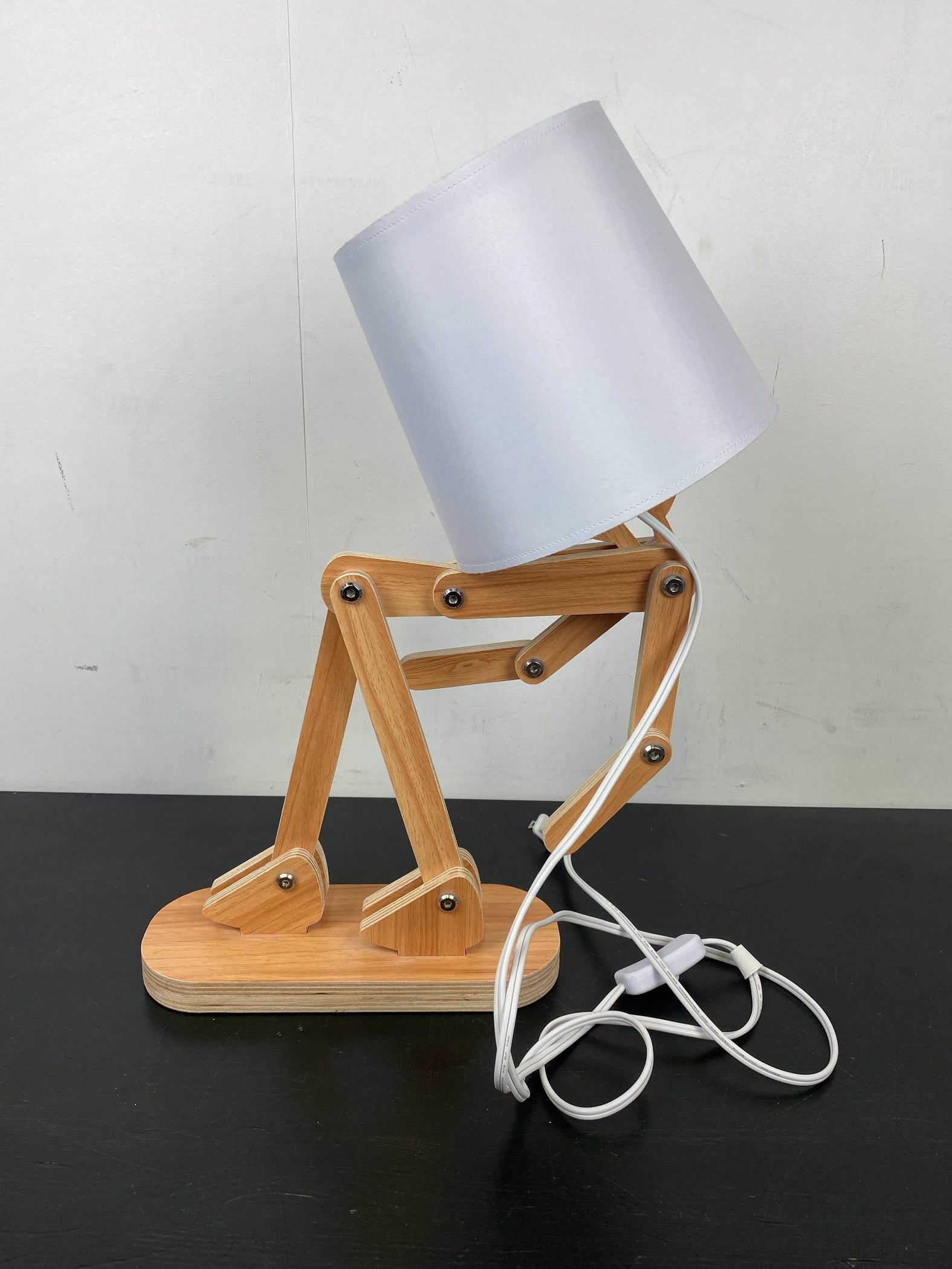 VOGLEE DIY Poseable Table Lamp — GoodBuy Gear