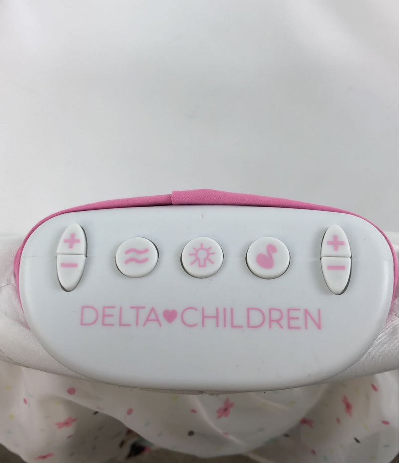 Delta Children Deluxe Gliding Bassinet, Minnie Mouse