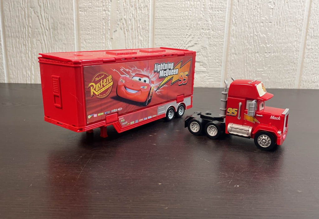 Mattel Disney Cars Mack Action Drivers Playset