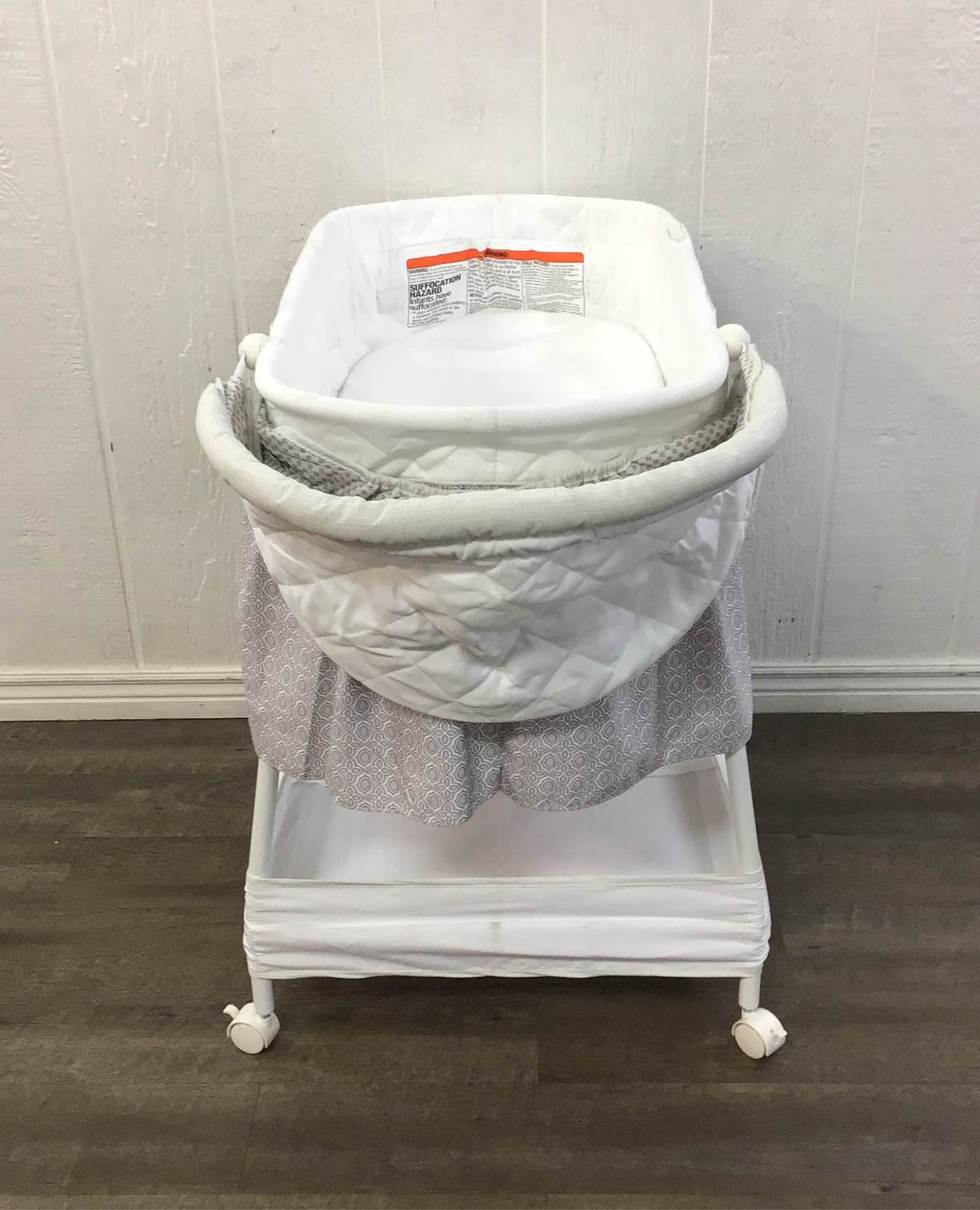 Delta Children Deluxe Gliding Bassinet — GoodBuy Gear