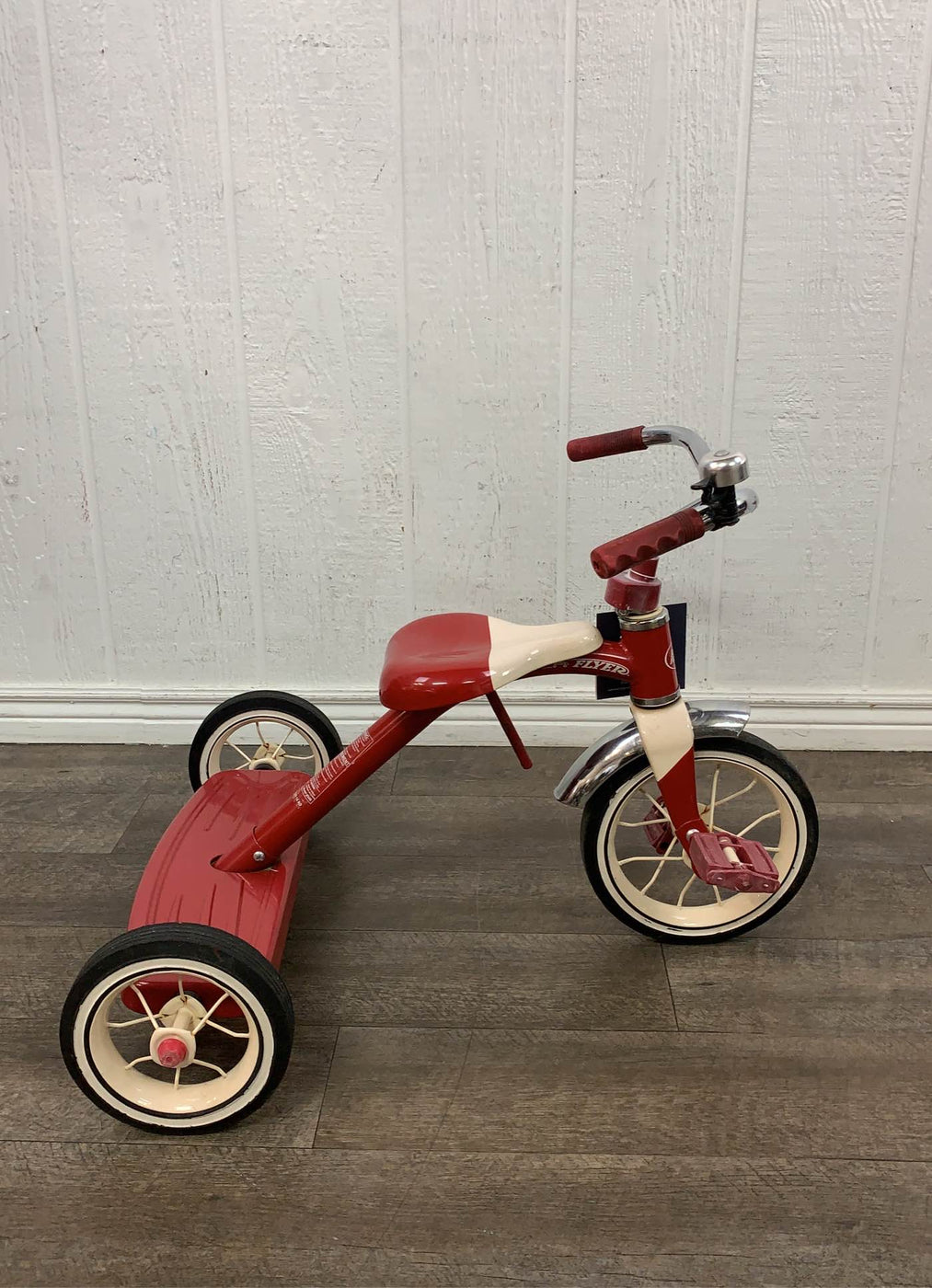Radio Flyer Classic Tricycle, Red, 10" — GoodBuy Gear