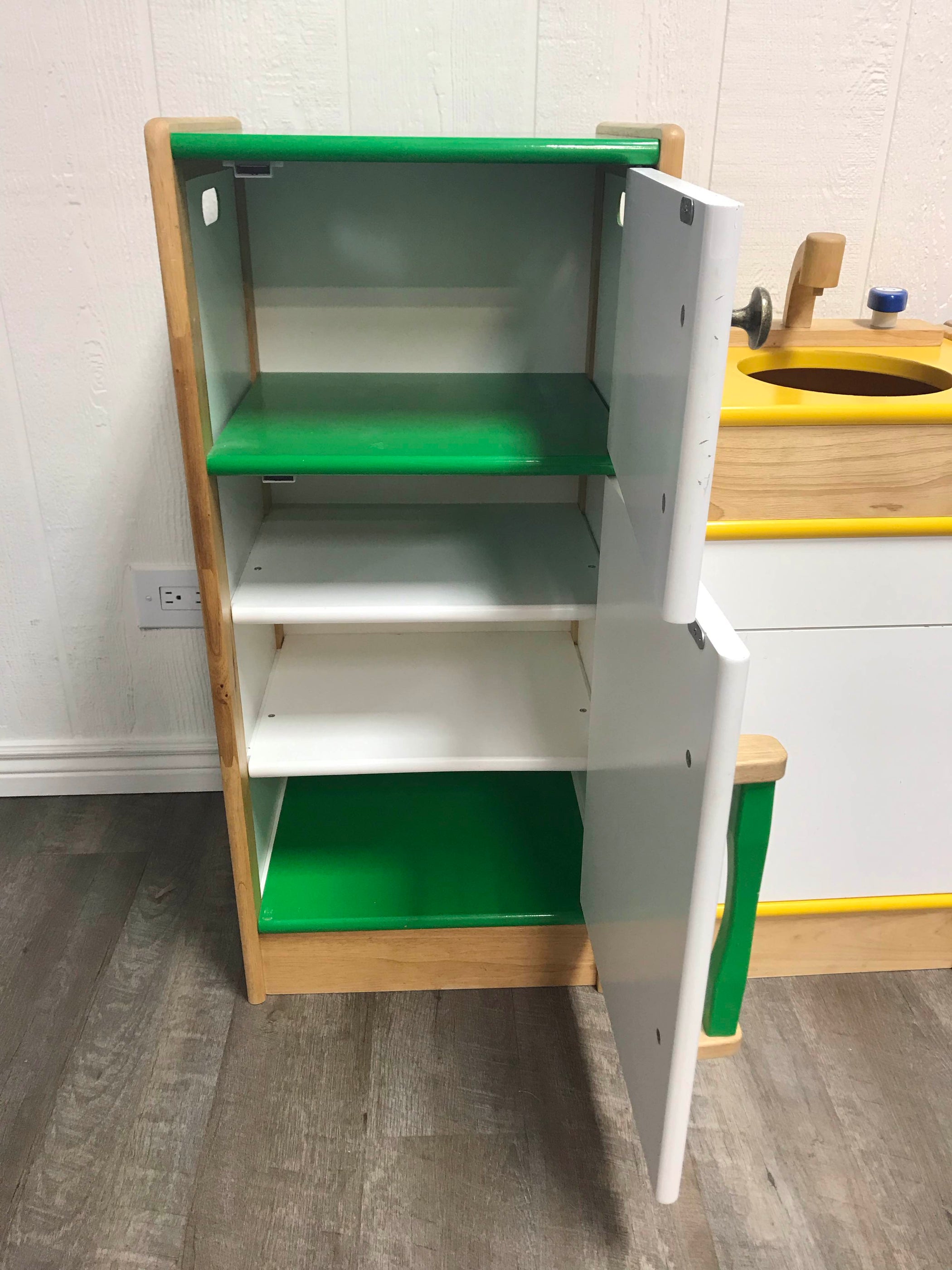 Lakeshore Pretend & Play Hardwood Kitchen Set — GoodBuy Gear