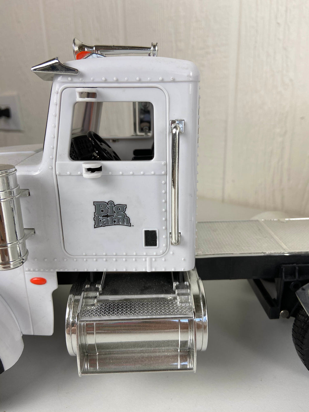 ERTL Big Farm Peterbilt With Farm Trailer — GoodBuy Gear