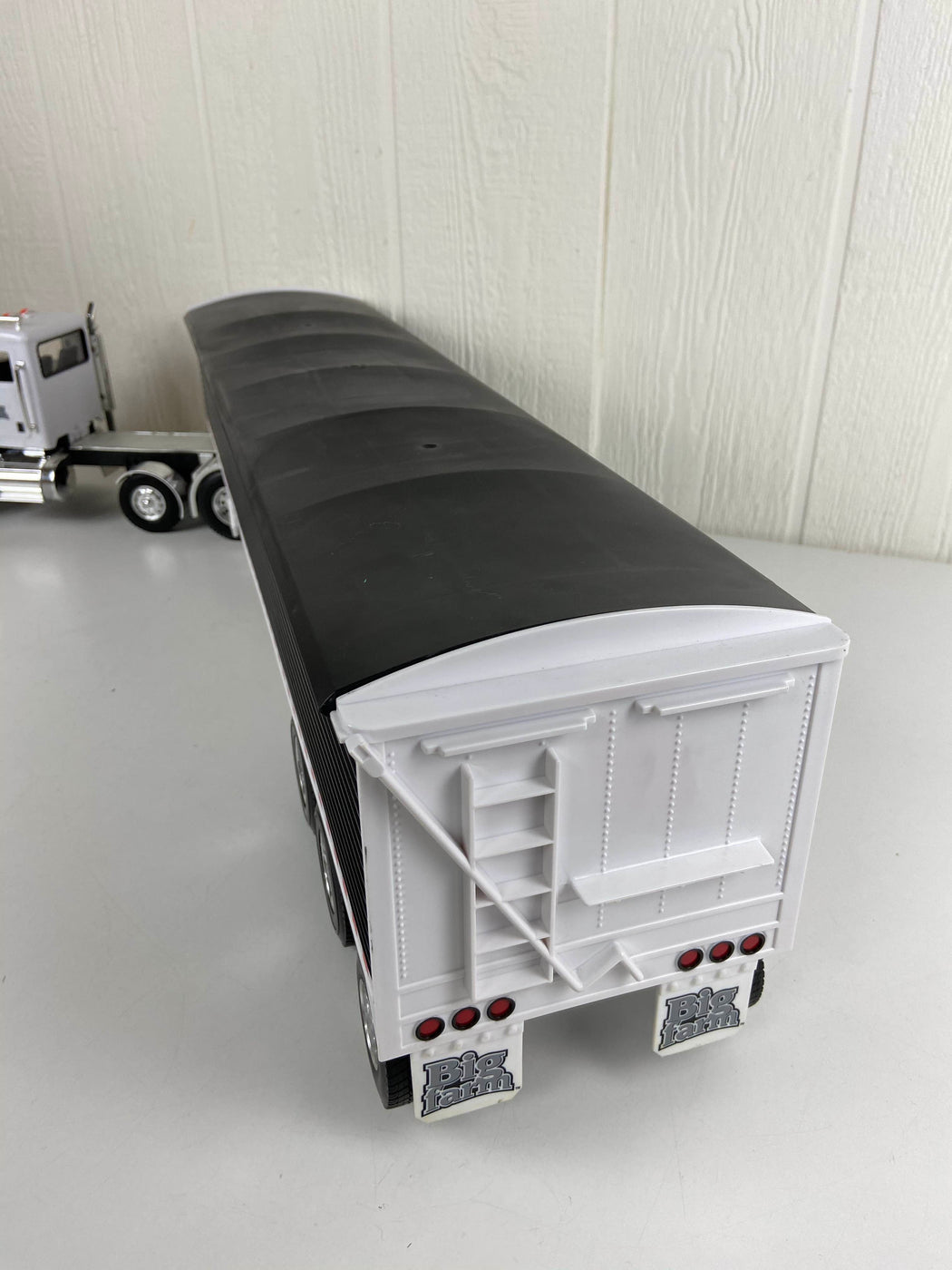 ERTL Big Farm Peterbilt With Farm Trailer — GoodBuy Gear