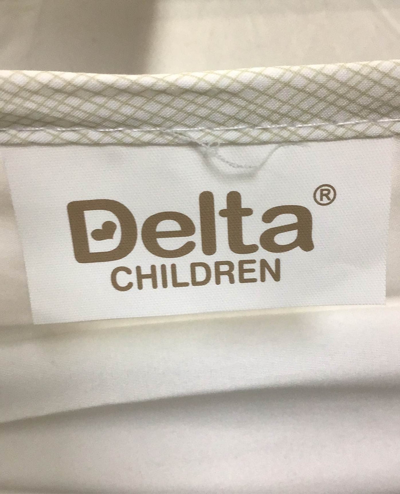 Delta Children Deluxe Gliding Bassinet — GoodBuy Gear