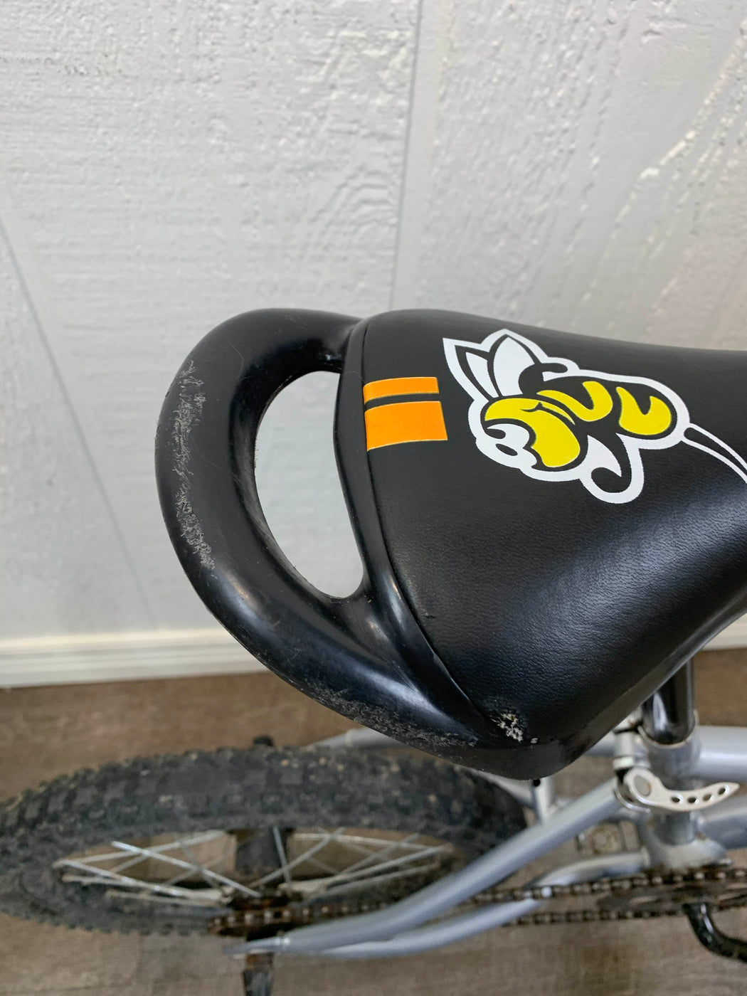 Novara Stinger Bicycle, 16”, with training wheels — GoodBuy Gear