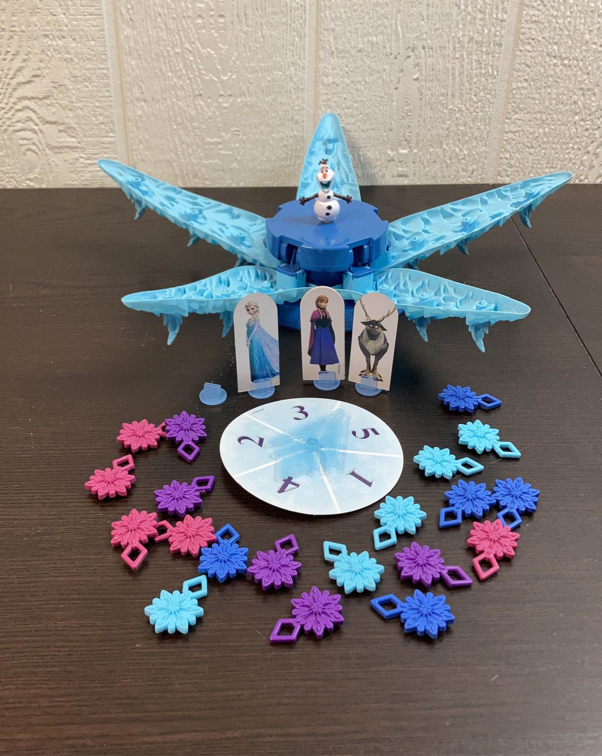 Cardinal Disney Frozen Frantic Forest — GoodBuy Gear