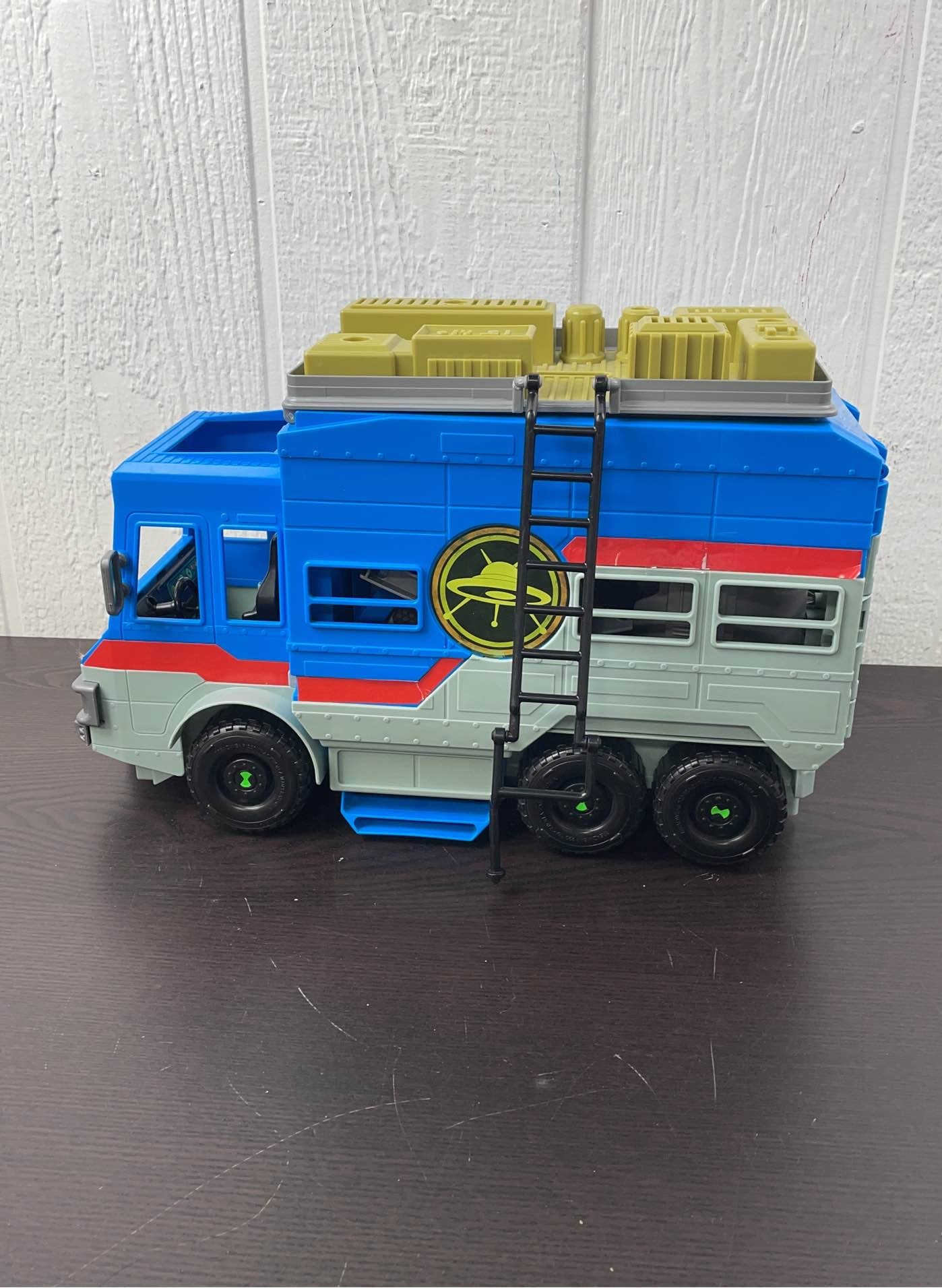 Ben 10 Rustbucket Deluxe Transforming Alien Playset — GoodBuy Gear